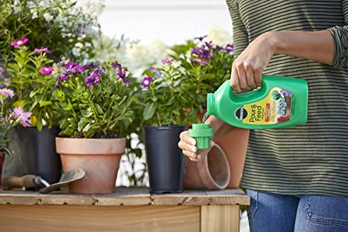 Miracle Gro 1006002 32 Oz Pour & Feed Liquid Plant Food 0.02-0.02-0.02
