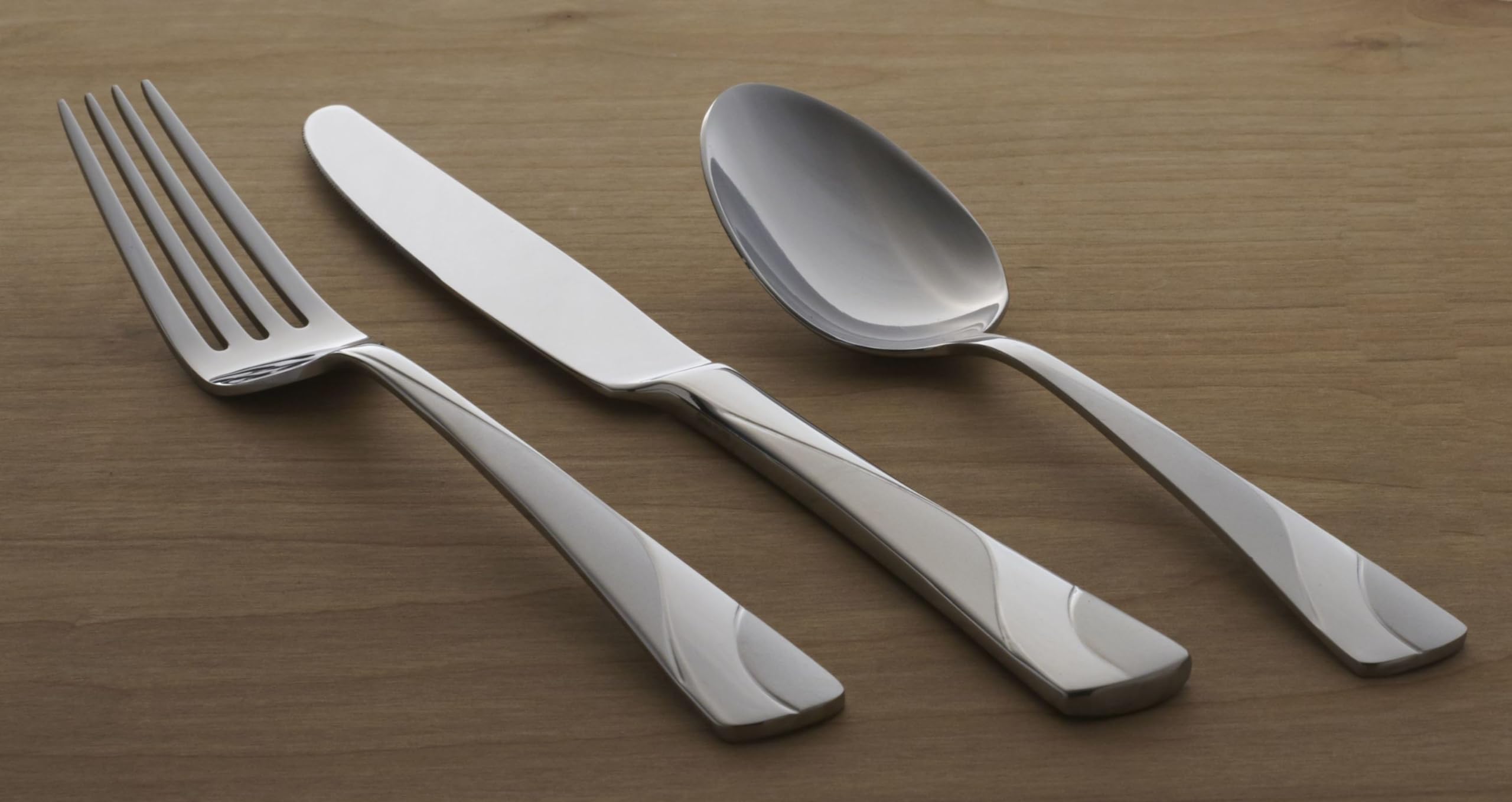 Oneida River 20 Piece Everyday Flatware, Service for 4 18/0 Stainless Steel, Silverware Set