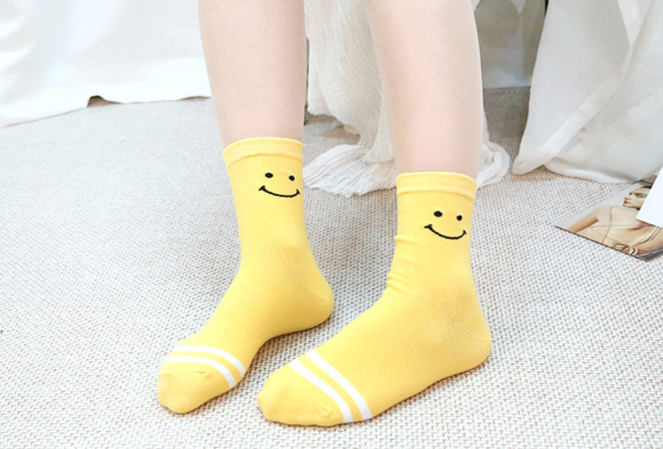 Hawaii Sisters Cute Happy Smiley Face Crew Socks (4 Pack), Fun Fashion Socks for Women, White Casual Socks (happy smiley)
