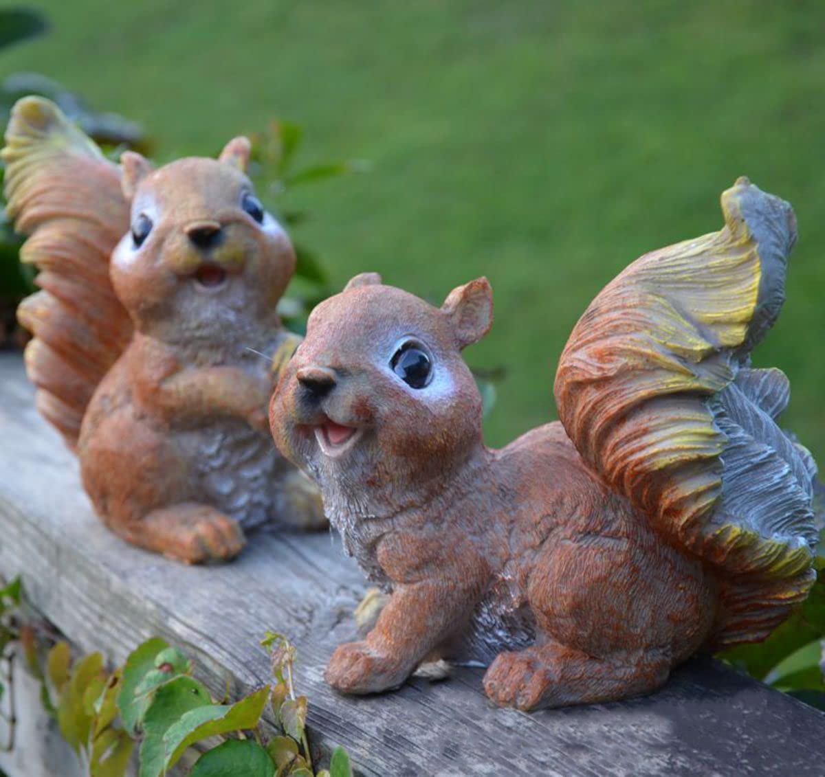 Elsjoy Set of 2 Garden Squirrel Statues, 6" Resin Squirrel Figurine Cute Squirrel Decor, Happy Squirrel Figure for Garden, Patio, Home Decor, Gift