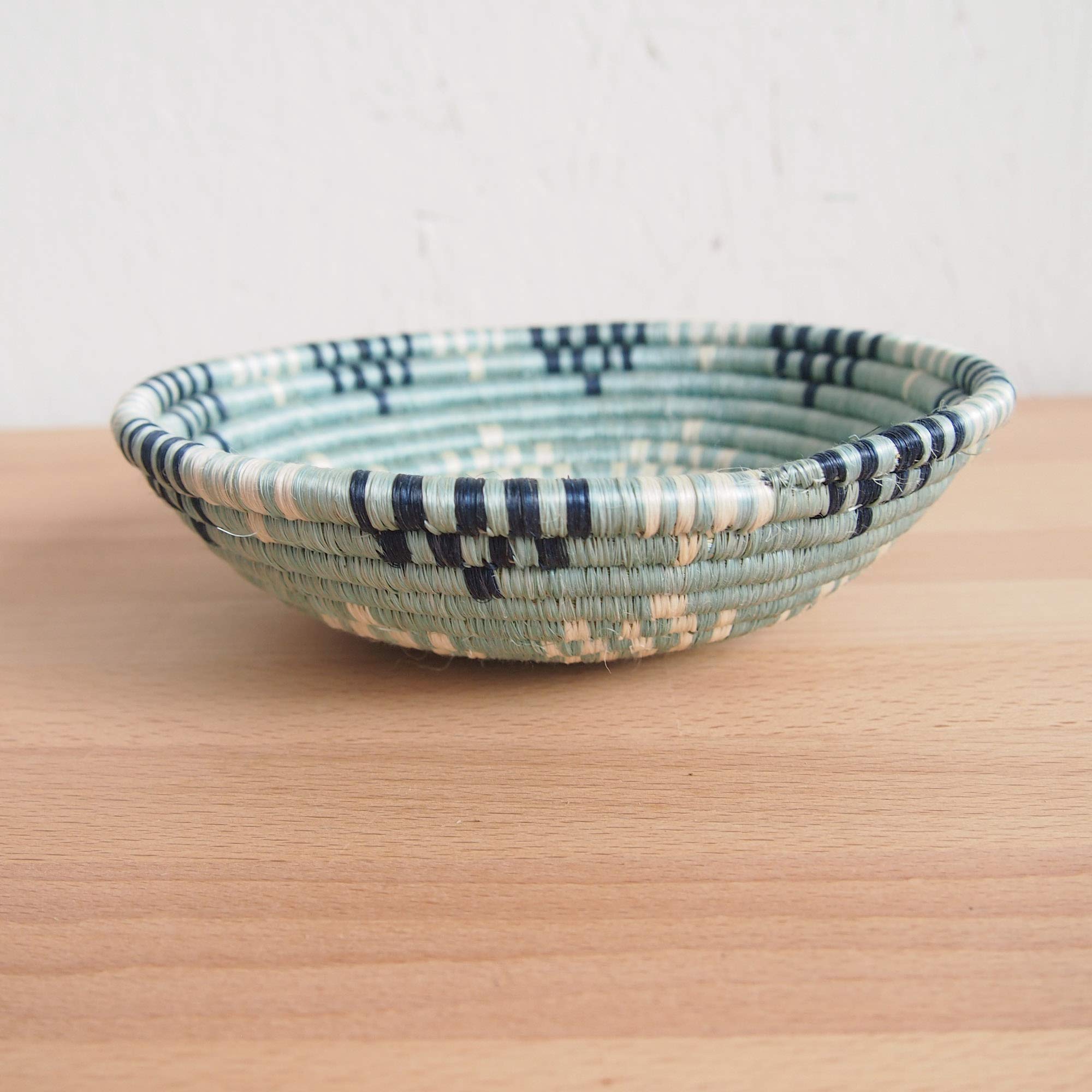 Small African Basket- Kayumba/Rwanda Basket/Woven Bowl/Sisal & Sweetgrass Basket/Blues, White