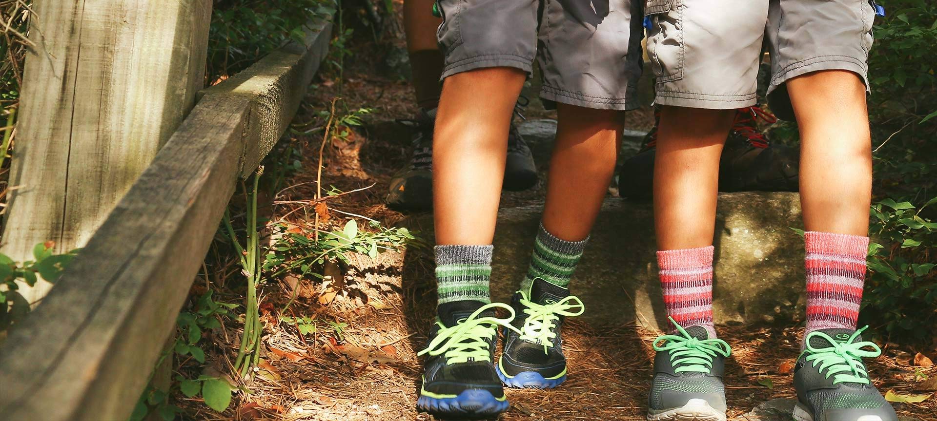 Farm to Feet Kids Boulder No Fly Zone Lightweight Hiking Merino Wool Crew, US Blue, Small