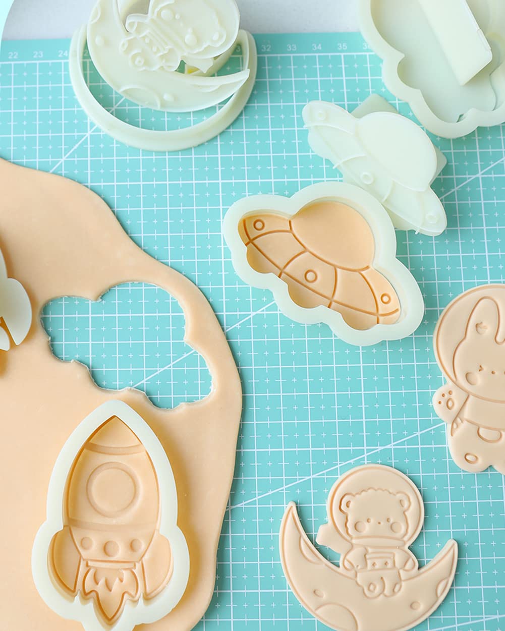 KALAIEN Space Cake Mold Cookie Cutter Rocket Mold Fondant Stamper Set, Biscuit Cake Baking Mold for Party Supplies Small Set of 4