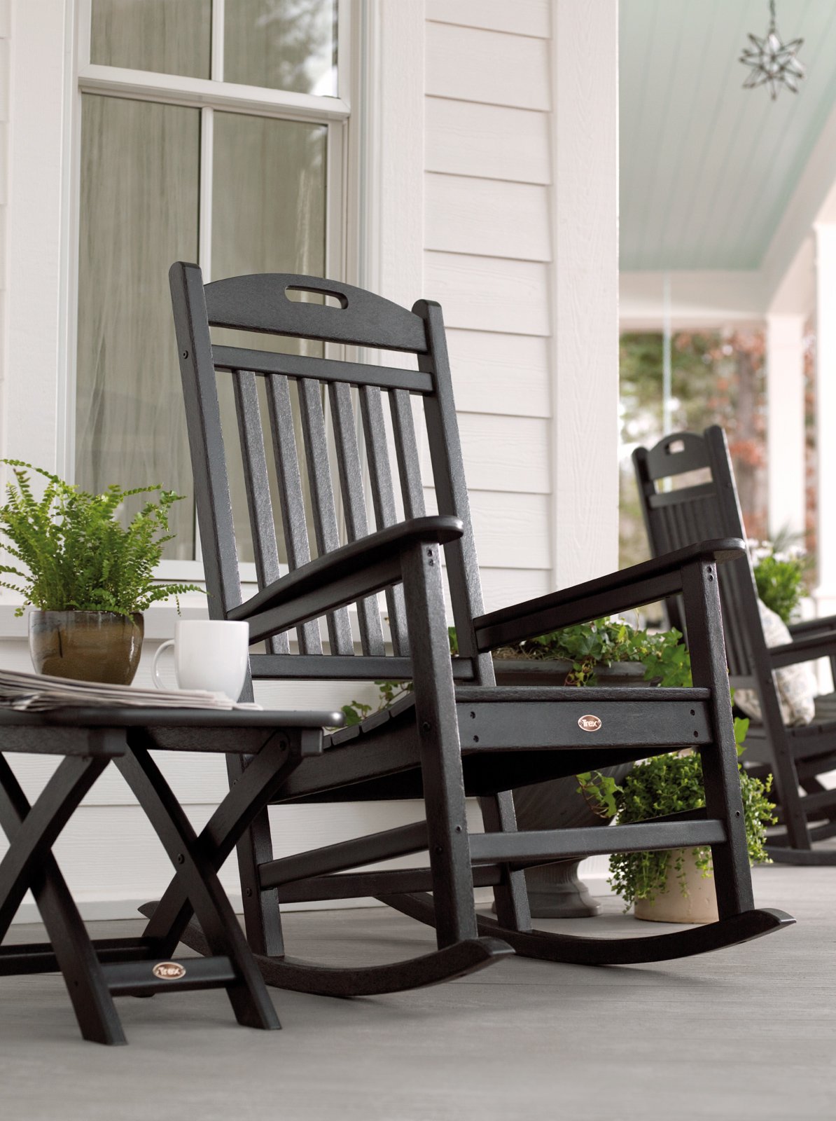 Trex Outdoor Furniture Yacht Club Side Table, 21-Inch by 18-Inch, Charcoal Black