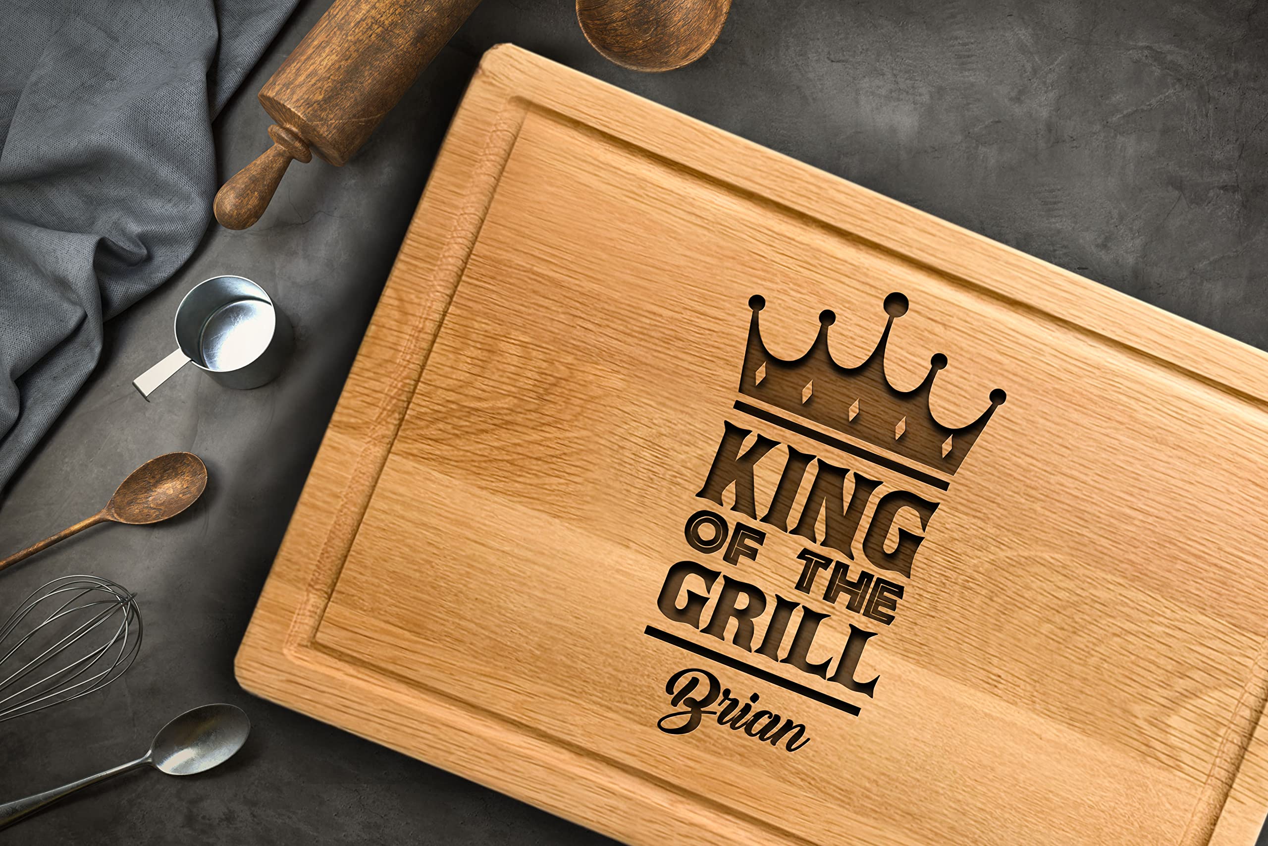 King of The Grill Cutting Board Gift for Father, Birthday Gift for Dad, Personalized Cutting Board Gift for Husband, Dad's Birthday Gifts, Anniversary, With Apron and Display Stand