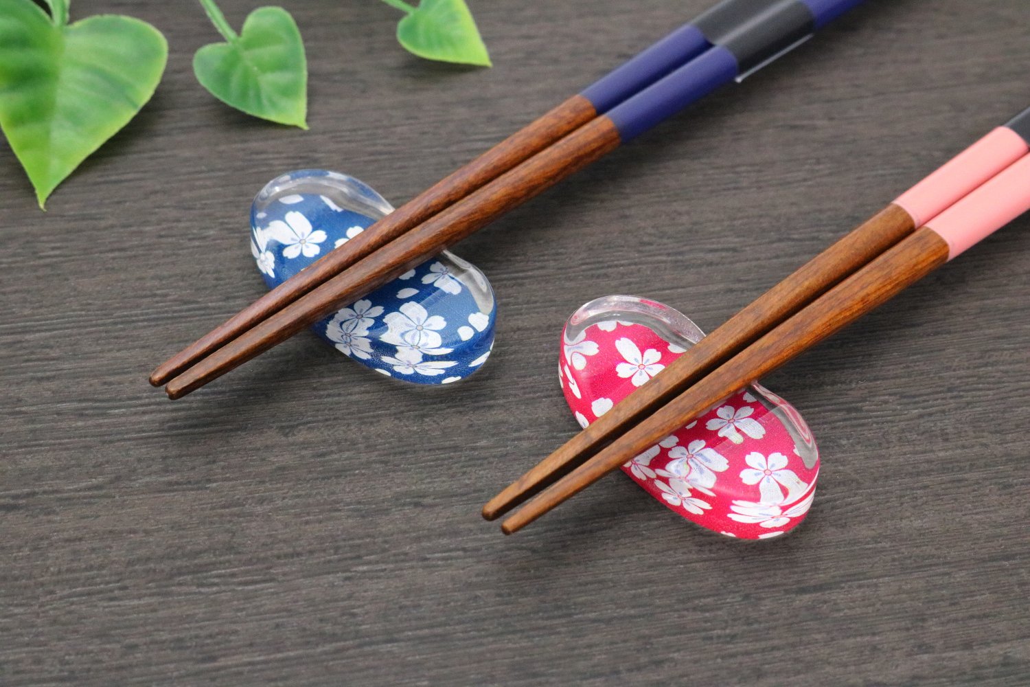 Ishida Chopsticks, Made in Japan, Black/Pink, Product Size: Chopsticks: 9.1 inches (23 cm), 8.3 inches (21 cm), Chopsticks Rest: 1.8 x 1.0 x 0.2 inches (4.5 x 2.5 x 0.7 cm)