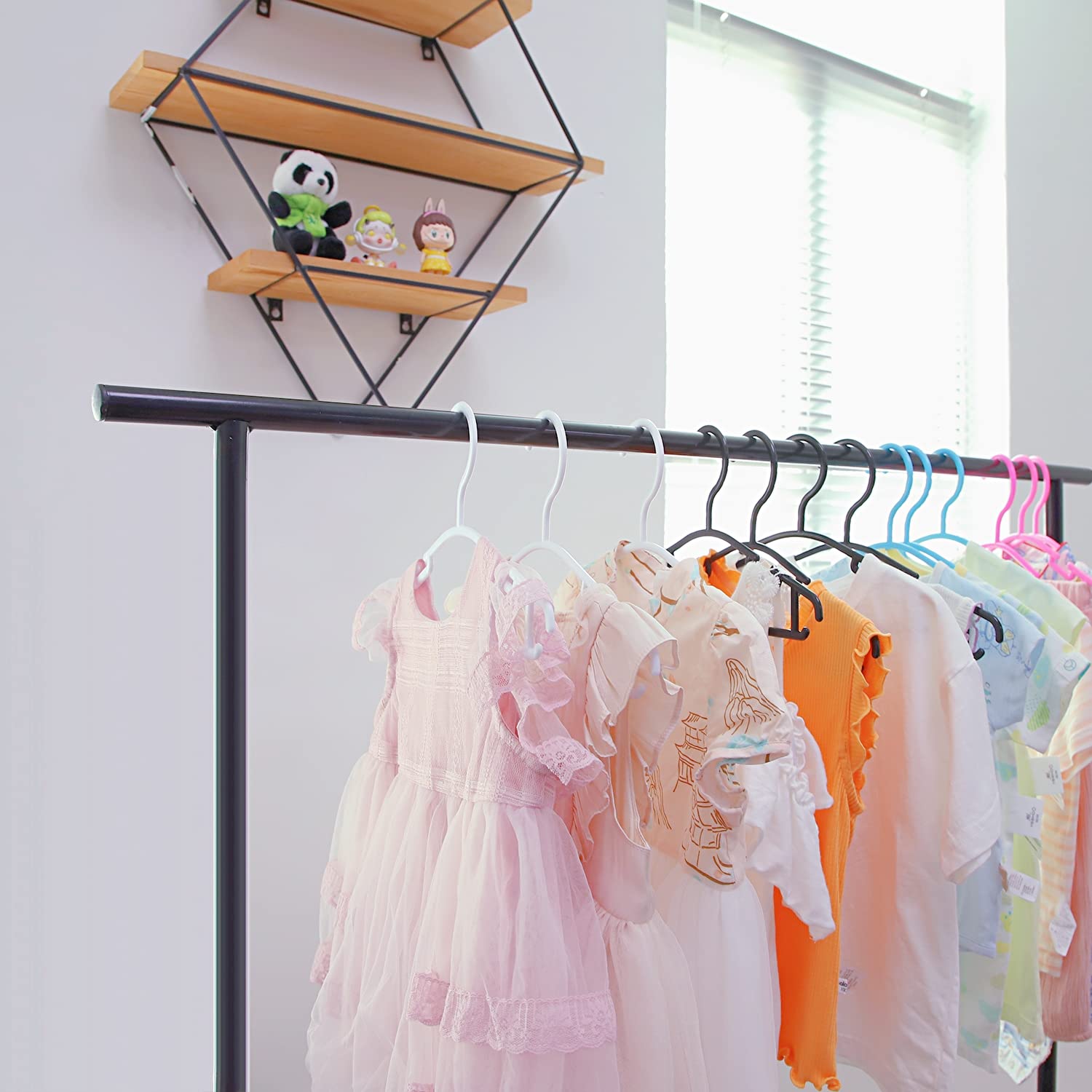 GoodtoU Plastic Kids Hangers, 60 Pack, White, Lightweight, Suitable for 0-6 Years, Holds Clothes and Organizes Closets