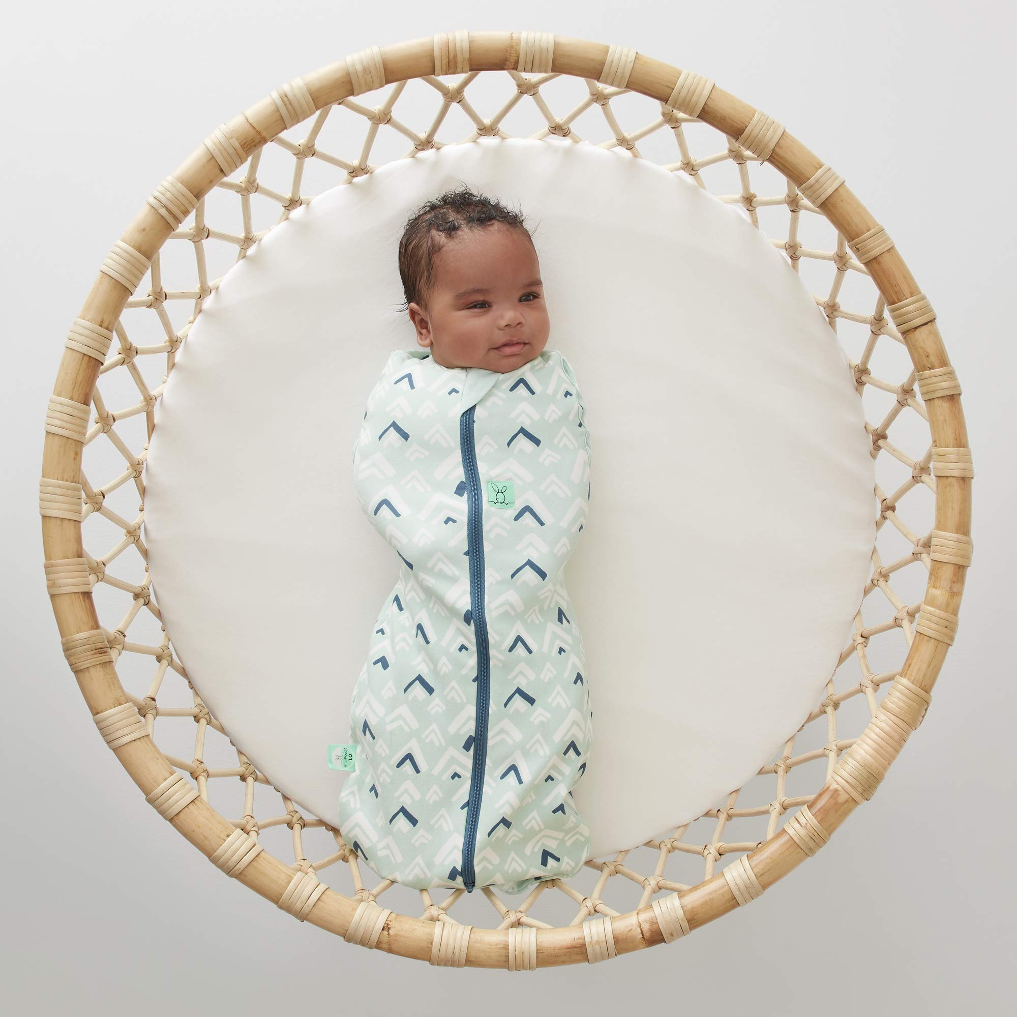 ergoPouch 1 tog Cocoon Swaddle Bag- 2 in 1 Swaddle Transitions into arms Free Wearable Blanket Sleeping Bag. 2 Way Zipper for Easy Diaper Changes (Mountains, 3-12 Months)