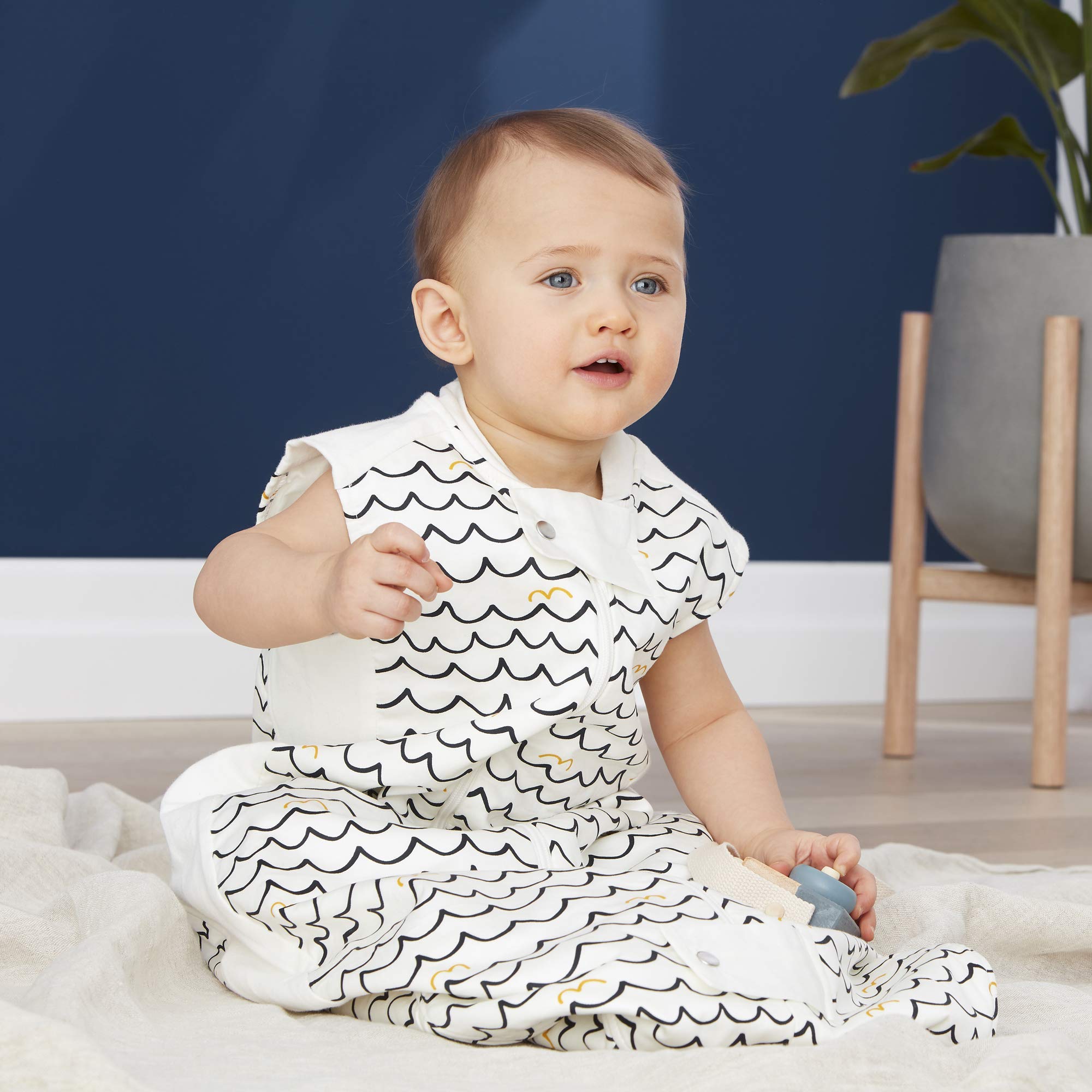 ergoPouch 1.0 TOG Sheeting Sleeping Bag Organic Cotton Wearable Blanket Sleeping Bag. Soft 400+ Thread Count with Stretch Panels (Waves, 2-12 Months)
