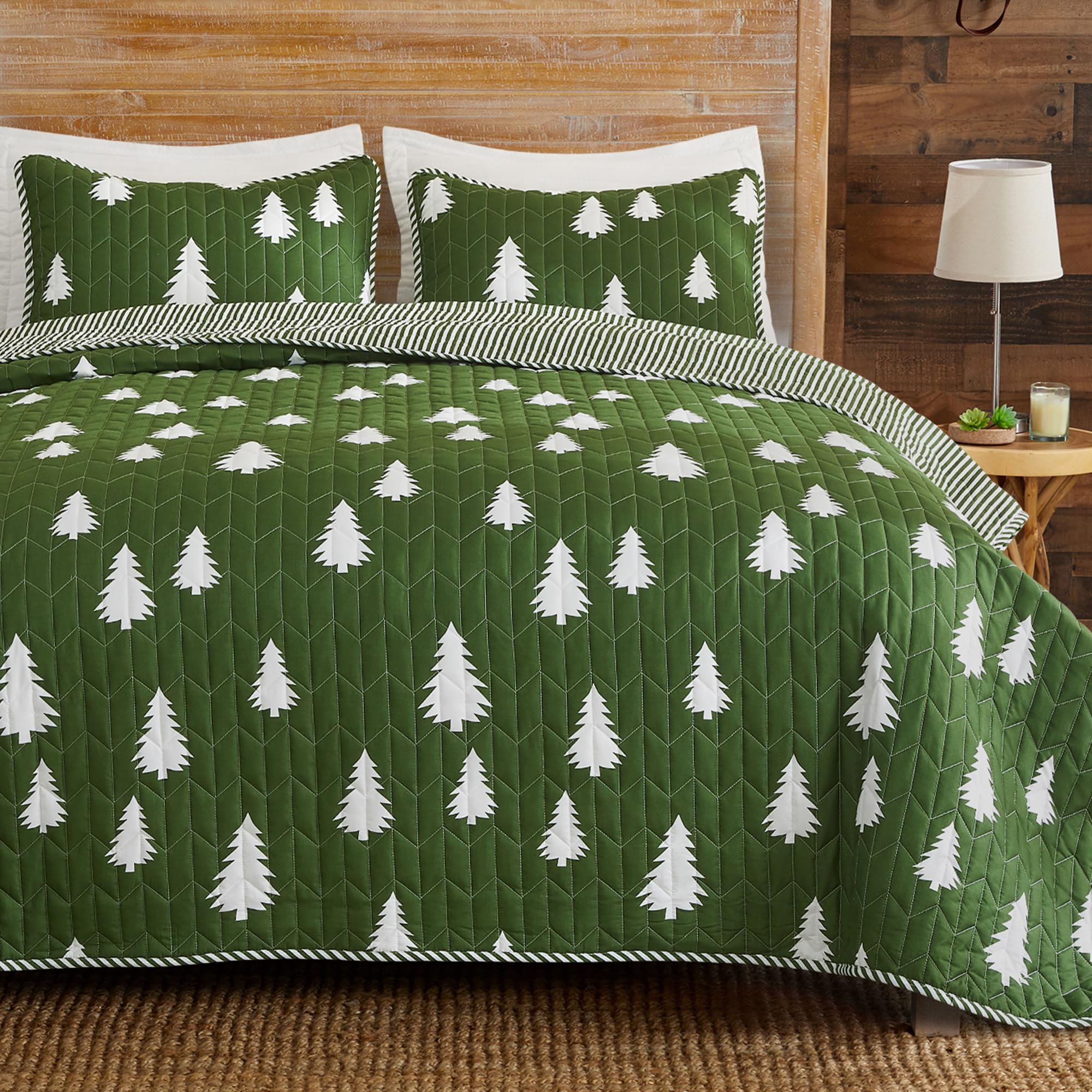 Great Bay Home Full/Queen Reversible Rustic Lodge Olive Bedspread Quilt with Shams - All Season Cabin Coverlet Bedding Set (includes 1 Quilt, 2 Pillow Shams)