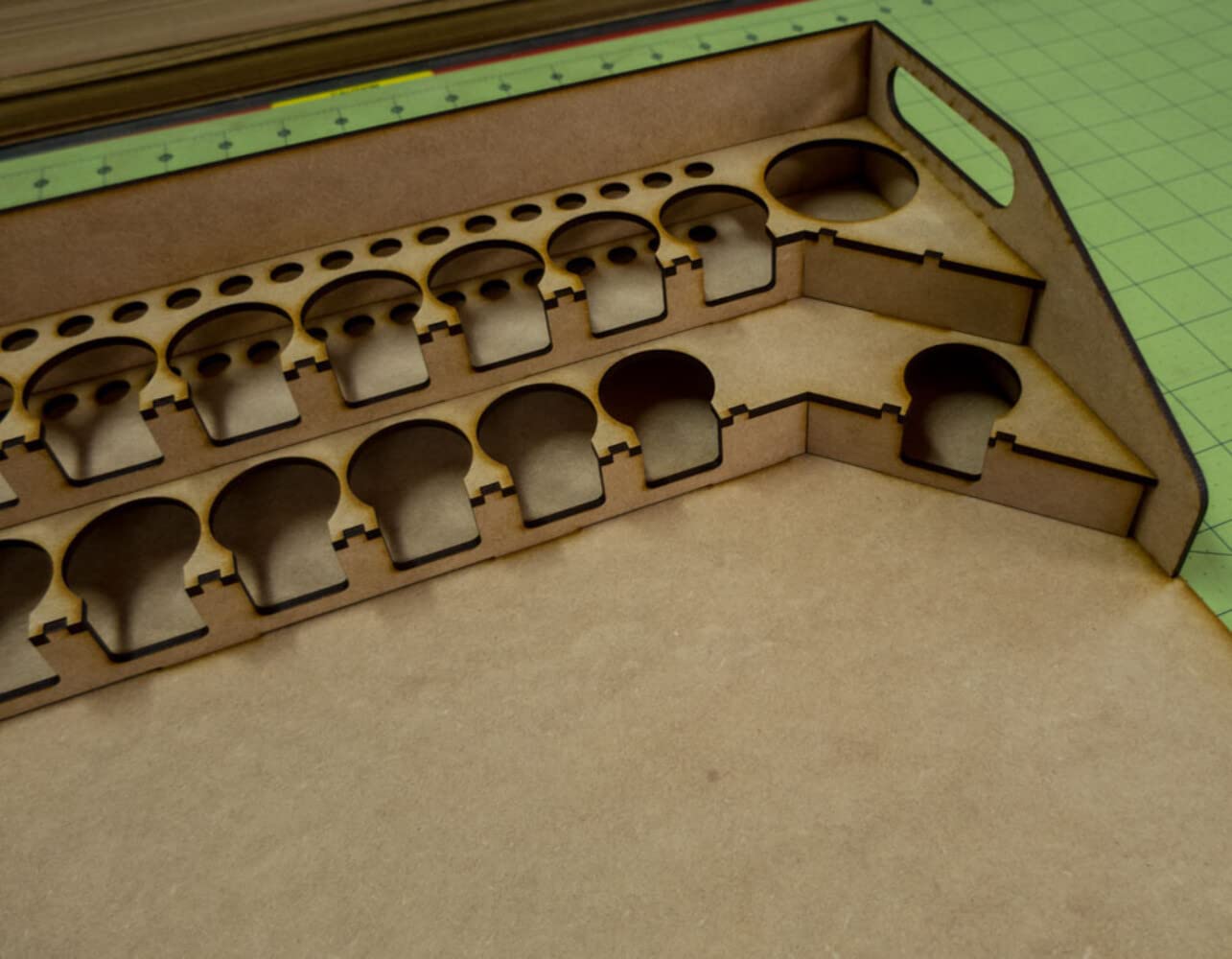 GameCraft Miniatures Painting Station - 34mm for GW, Citadel, Model Master, etc