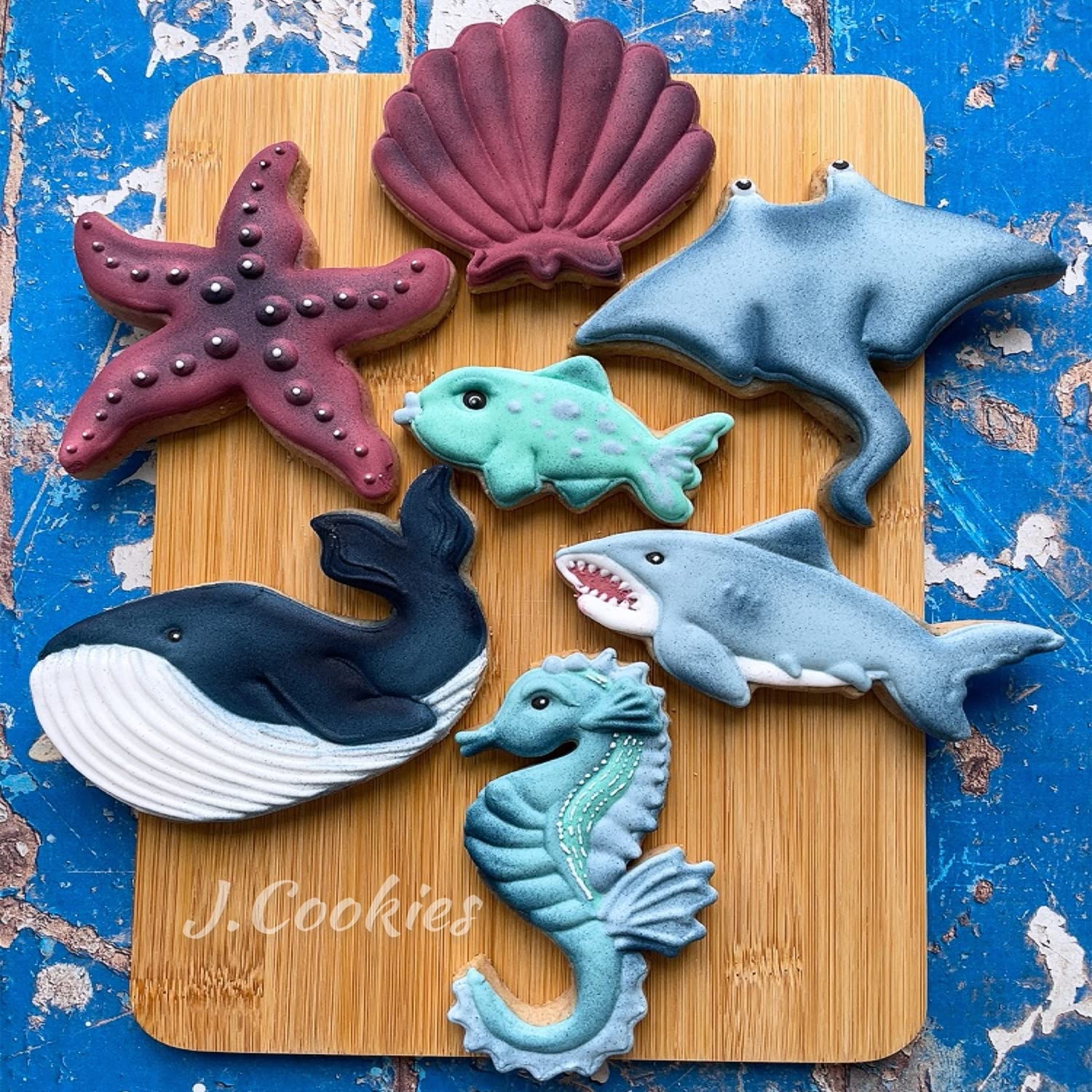 LILIAO Under The Sea Cookie Cutter Set - 7 Piece - Shark, Whale, Fish, Manta, Starfish, Shell and Seahorse Biscuit Fondant Cutters - Stainless Steel