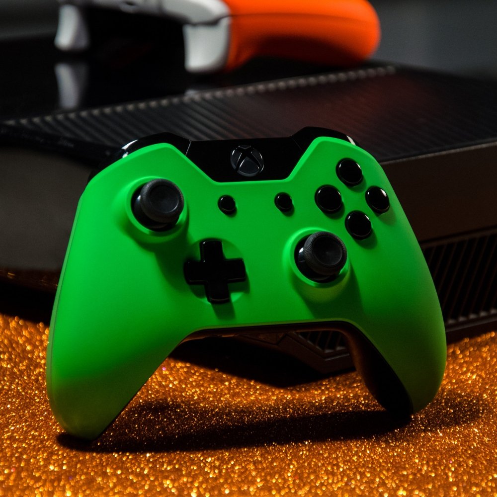 eXtremeRate Custom Design Unique Top Shell Case Front Housing Replacement Faceplate Kits for Xbox One Remote Controller Cover (Soft Touch Green)