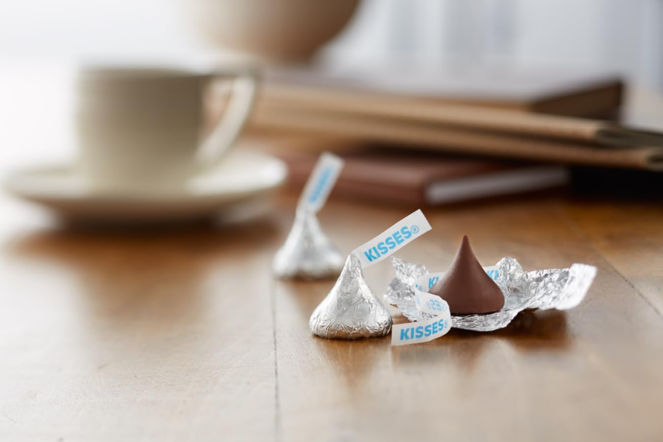 Hershey's Kisses Milk Chocolate Candy in Silver Foils β 280 Pieces (3 Pounds) Bulk Party Pack Individually Wrapped