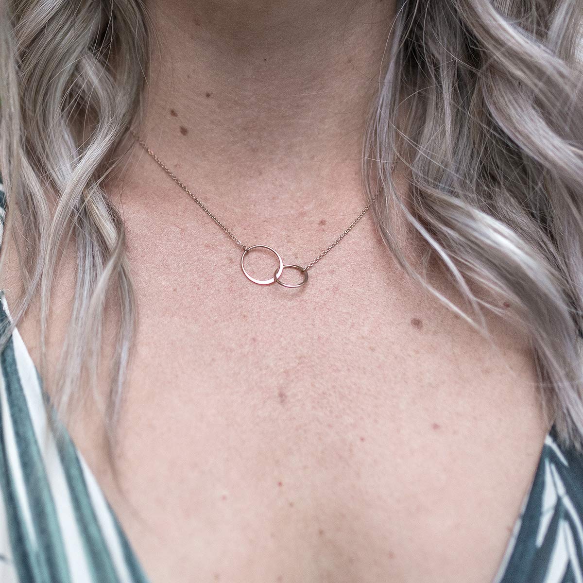 Expecting Mom Gift Necklace - Heartfelt Card & Jewelry Gift for Baby Showers, etc (Infinity Circles - Gold)