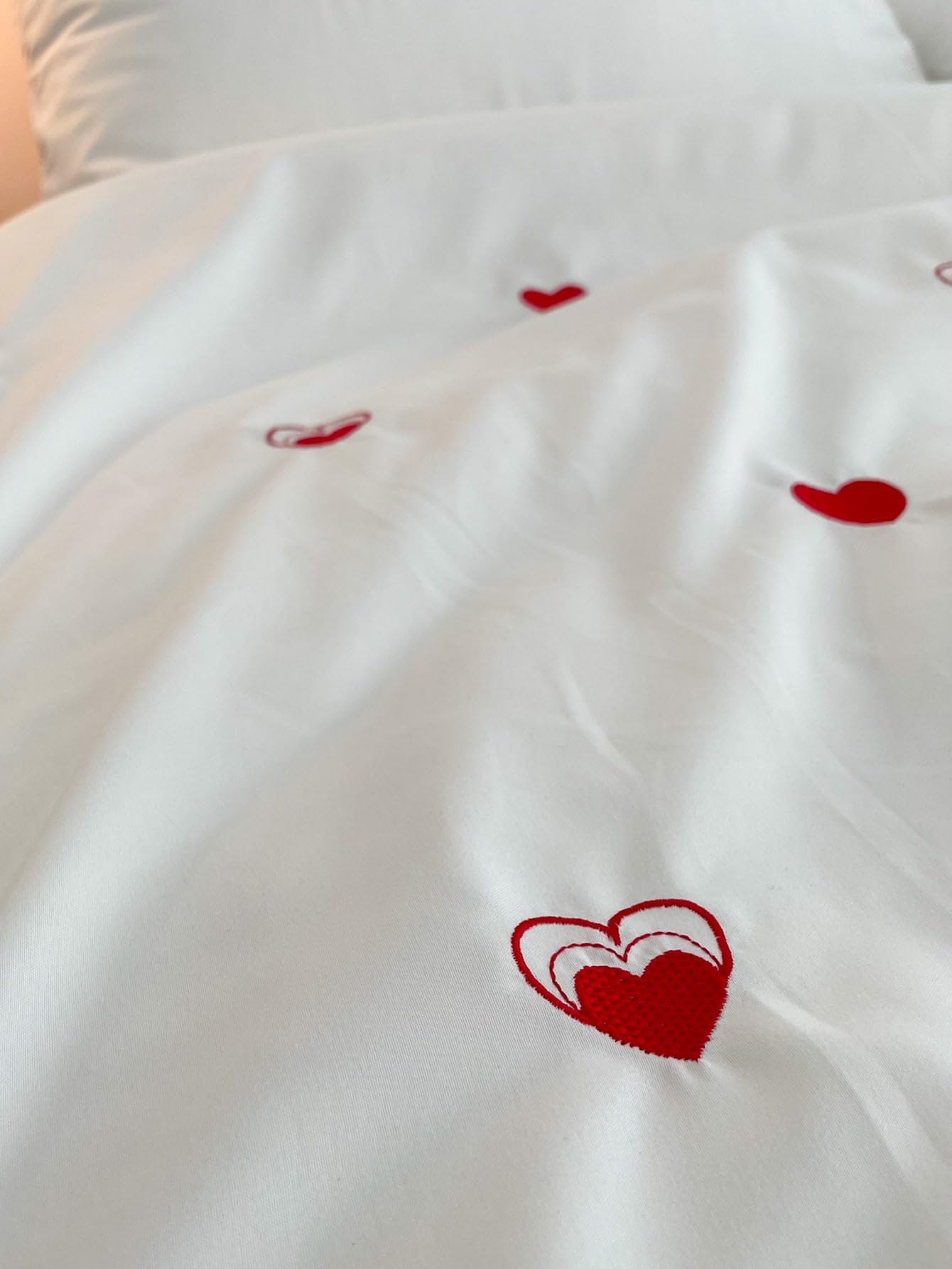 QWINEE 3Pcs Heart Embroidered Duvet Covers Sets Soft 3 Pieces Farmhouse Bedding Set with 1 Comforter Cover and 2 Pillowcases for All Season Rustic Lightweight White A Full