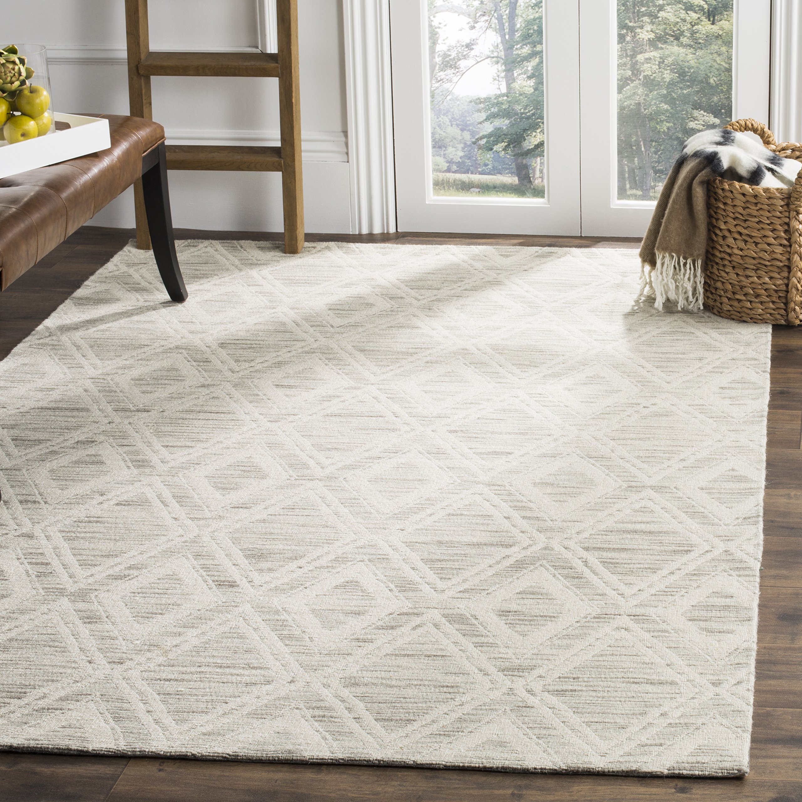 SAFAVIEH Marbella Collection Accent Rug - 4' x 6', Light Brown & Ivory, Handmade Wool, Ideal for High Traffic Areas in Entryway, Living Room, Bedroom (MRB312C)