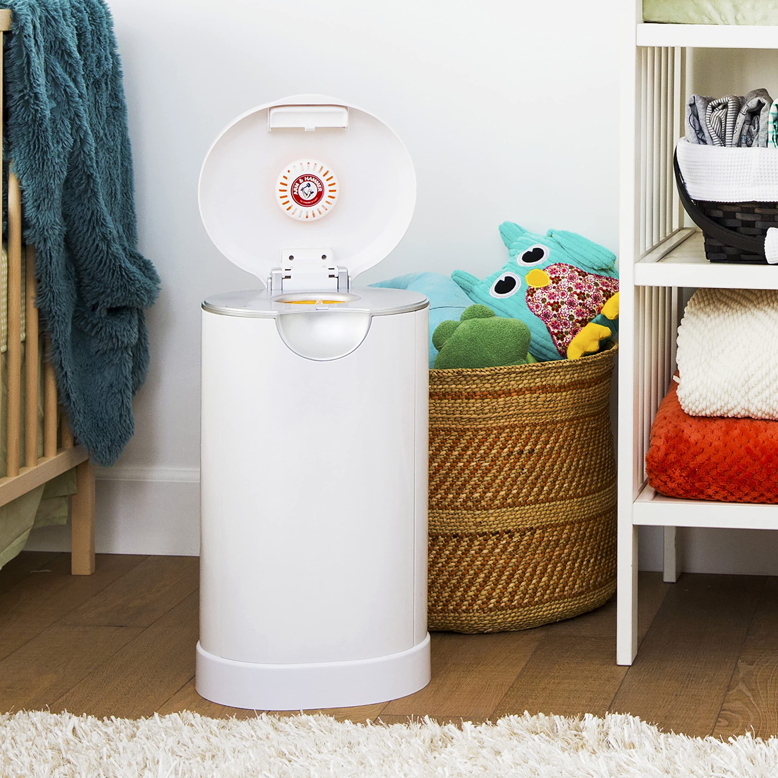 Munchkin® PAIL™ Diaper Pail Starter Set, Powered by Arm & Hammer and Touch Free Baby Wipe Warmer