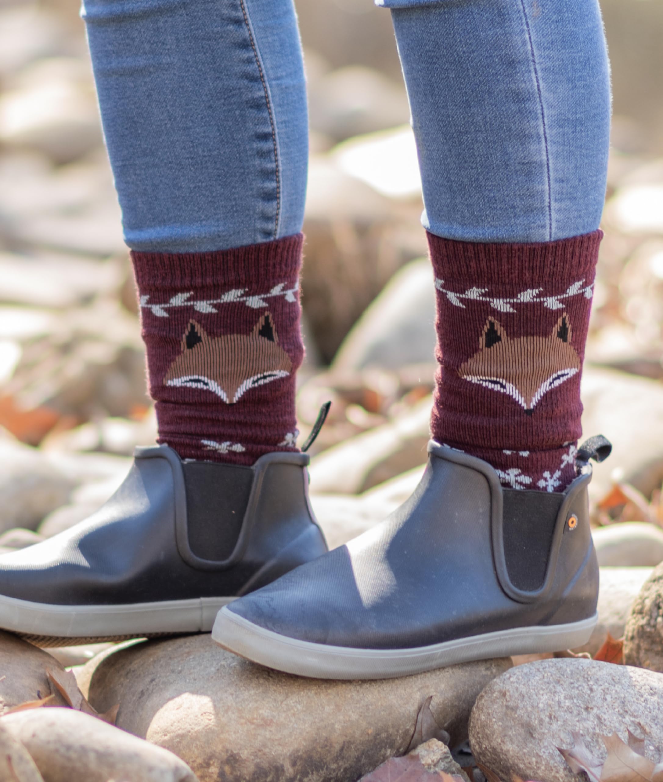 Farm to Feet Women's Standard Emeryville Light Cushion Crew Merino Wool Socks, Mosstone, Large