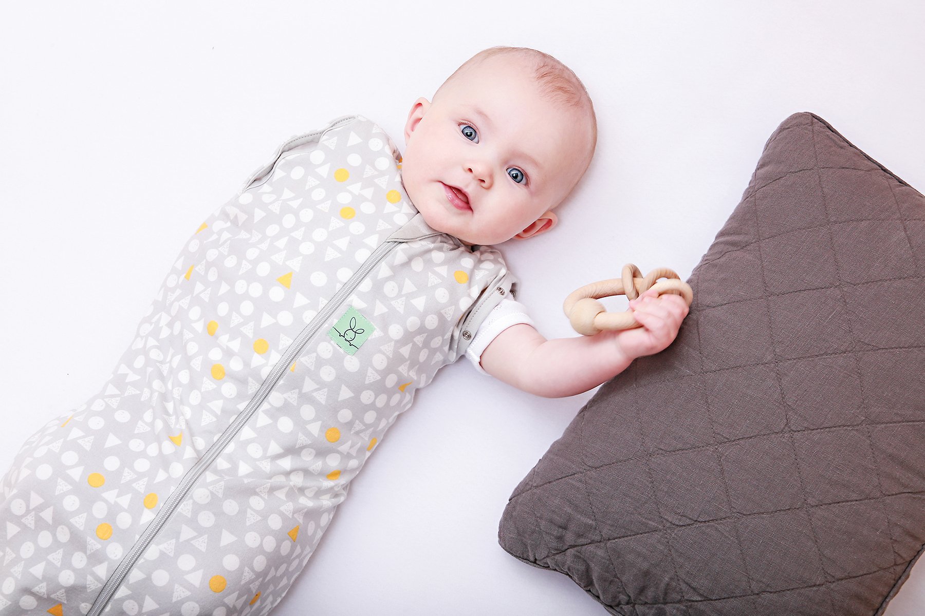 ergoPouch 1 tog Cocoon Swaddle Bag- 2 in 1 Swaddle Transitions into arms Free Wearable Blanket Sleeping Bag. 2 Way Zipper for Easy Diaper Changes