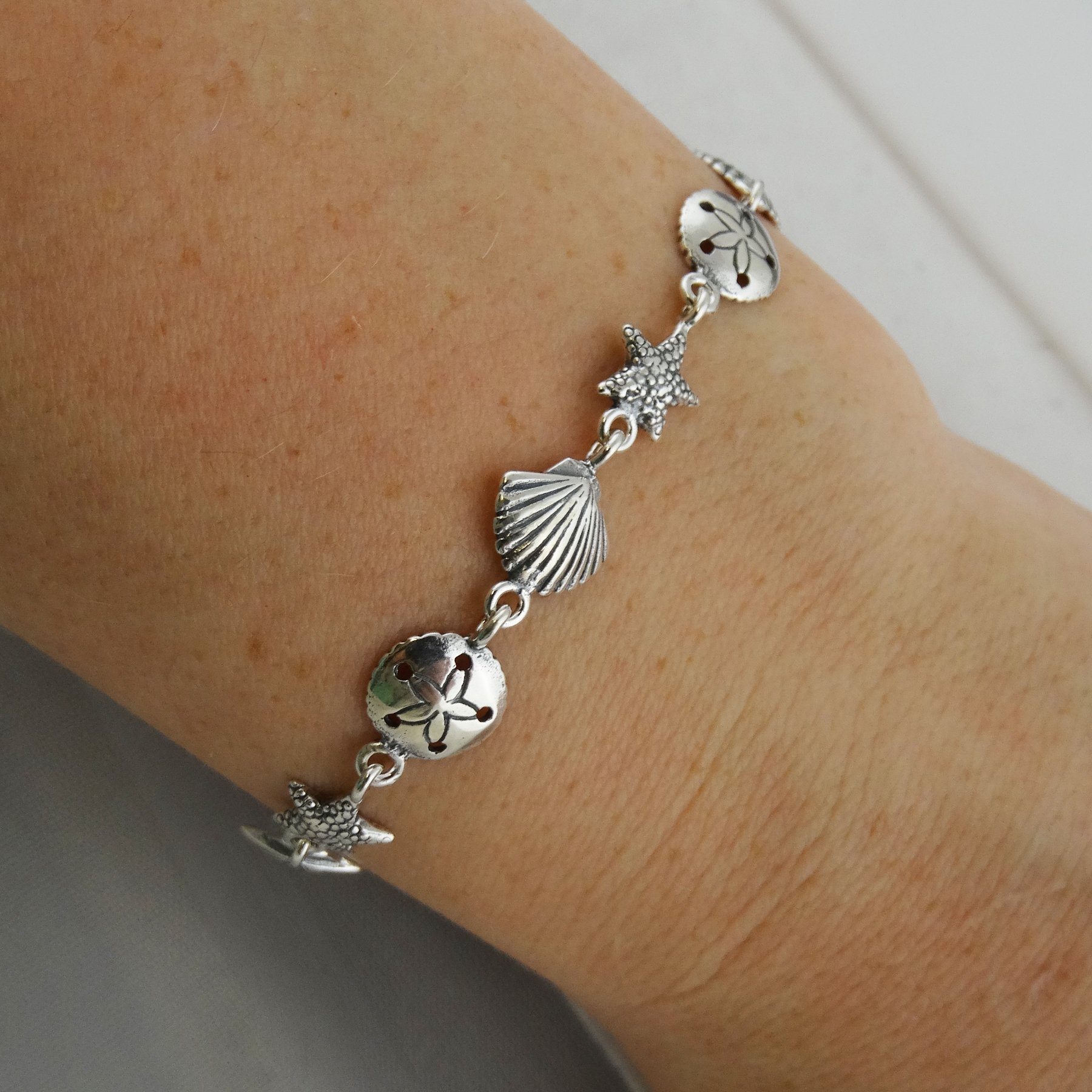 FashionJunkie4Life Sterling Silver Beach Bracelet, 7.5" Length, Sand Dollar Starfish Seashell Pattern