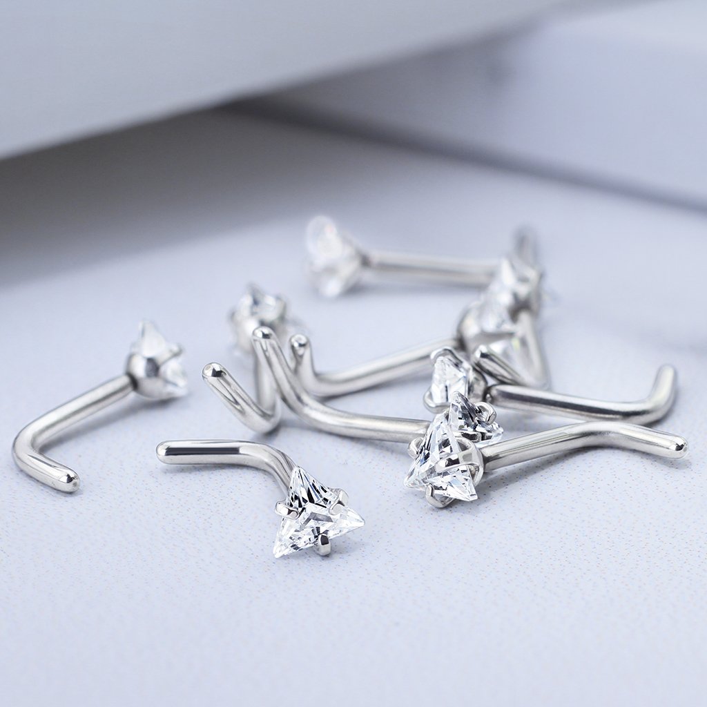 FIFTH CUE Triangle CZ Top 316L Surgical Steel L Bend Stud Nose Ring (18G | 1/4" (6mm) | 3.5mm)