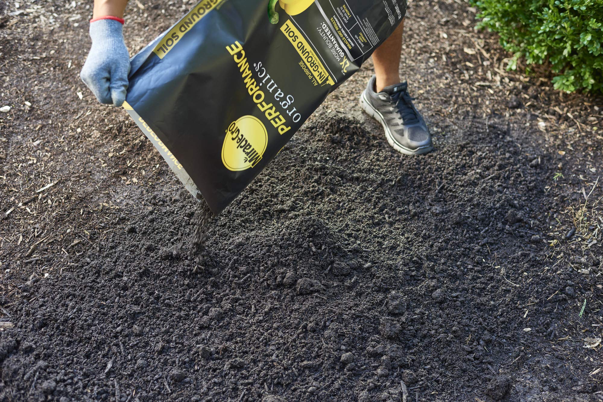 Miracle-Gro Performance Organics All Purpose In-Ground Soil - Organic and Natural Ingredients, Soil for Vegetables, Flowers and Herbs, Feeds for up to 3 Months, 1.3 cu. ft.