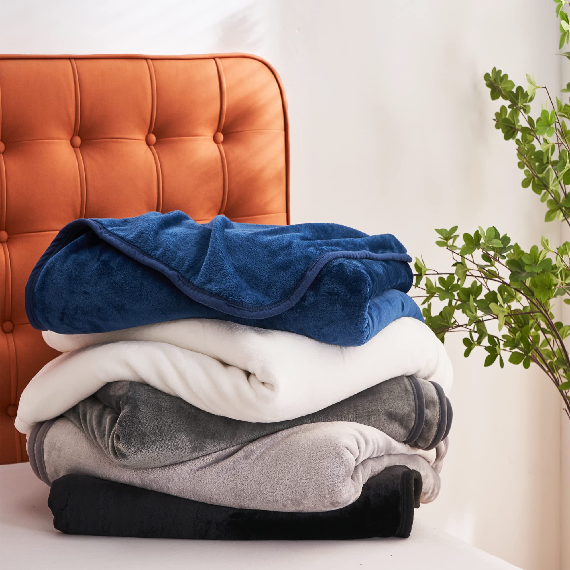 ELNIDO QUEEN Fleece Blanket Twin Size Light Grey - 330GSM Luxury Lightweight Plush Cozy Soft and Warm Blankets for Couch, Sofa, Bed, Office, Travel, Camping (60x80 Inches)