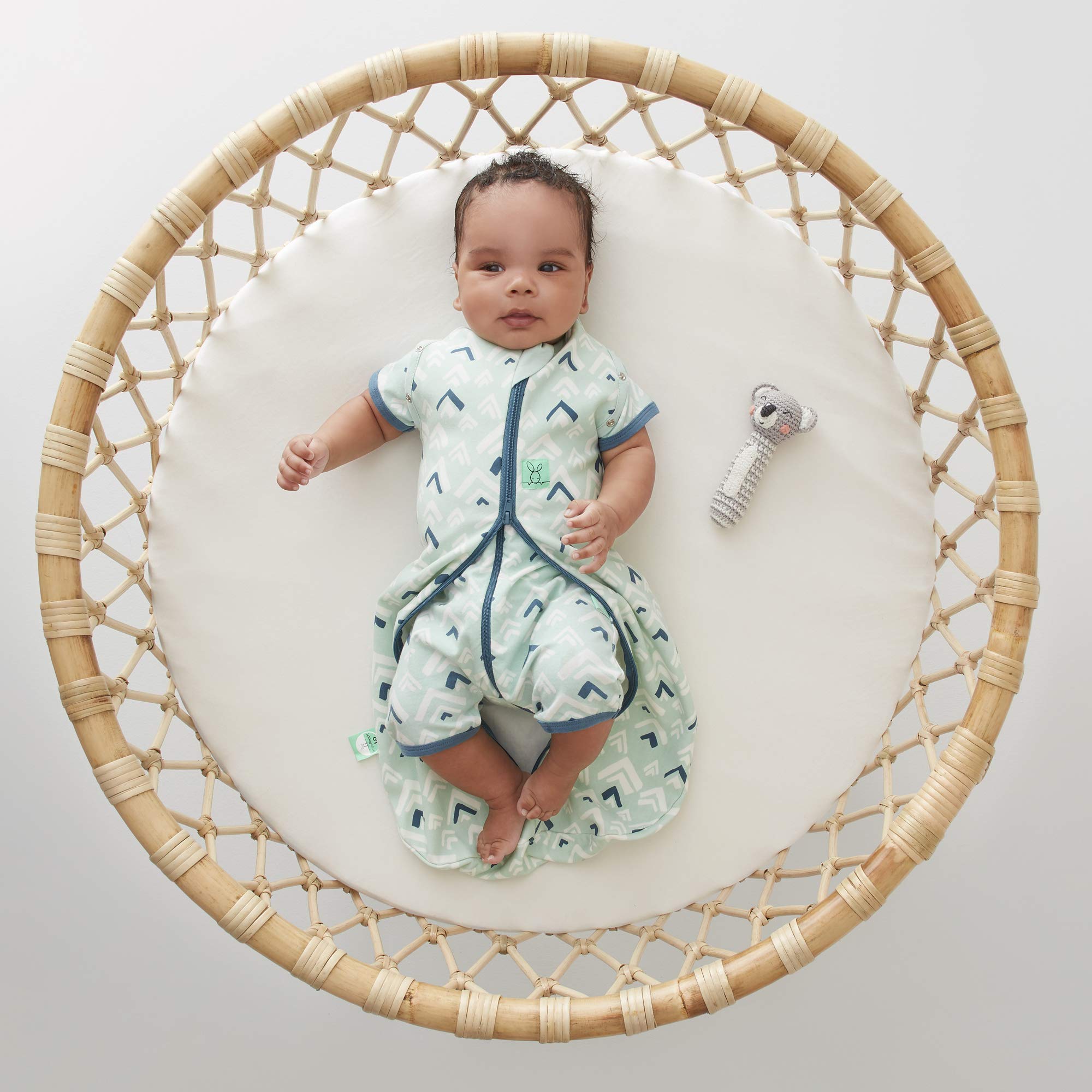 ergoPouch 1 tog Cocoon Swaddle Bag- 2 in 1 Swaddle Transitions into arms Free Wearable Blanket Sleeping Bag. 2 Way Zipper for Easy Diaper Changes (Mountains, 3-12 Months)