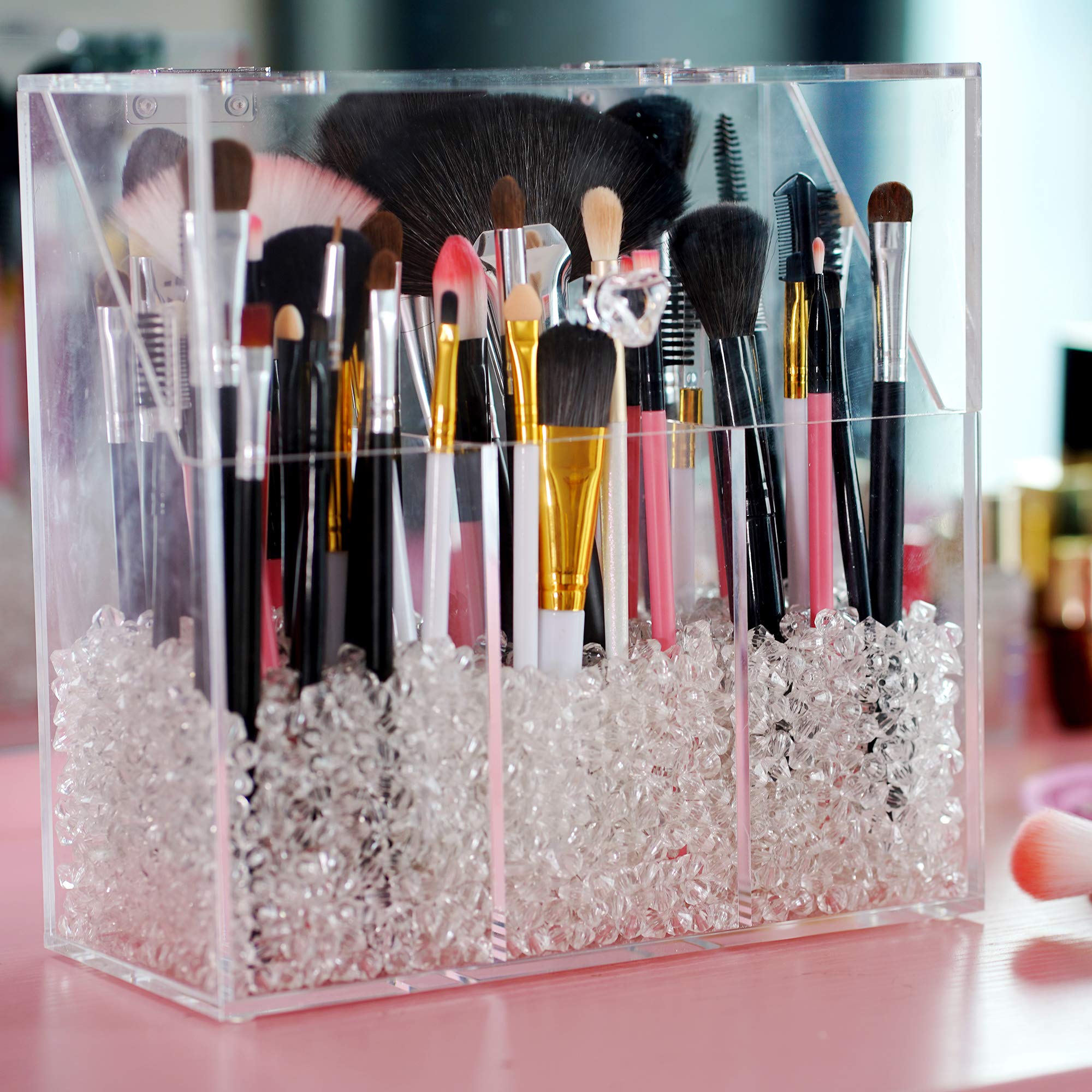 FOOCORDDY Covered Makeup Brush Holder with Dustproof Lid and Pearls Beads, Large Capacity Acrylic Clear Cosmetic Brush Storage Organizer for Vanity