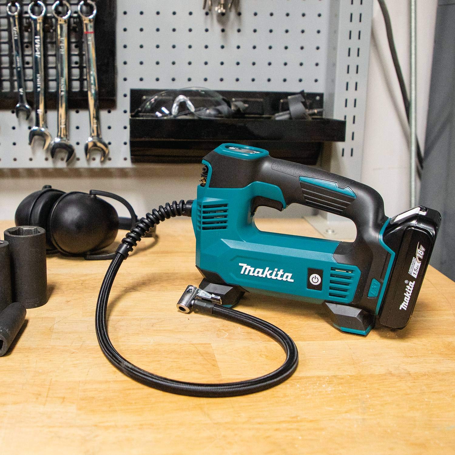 Makita DMP180SYX 18V LXT® Lithium-Ion Cordless Inflator Kit (1.5Ah)
