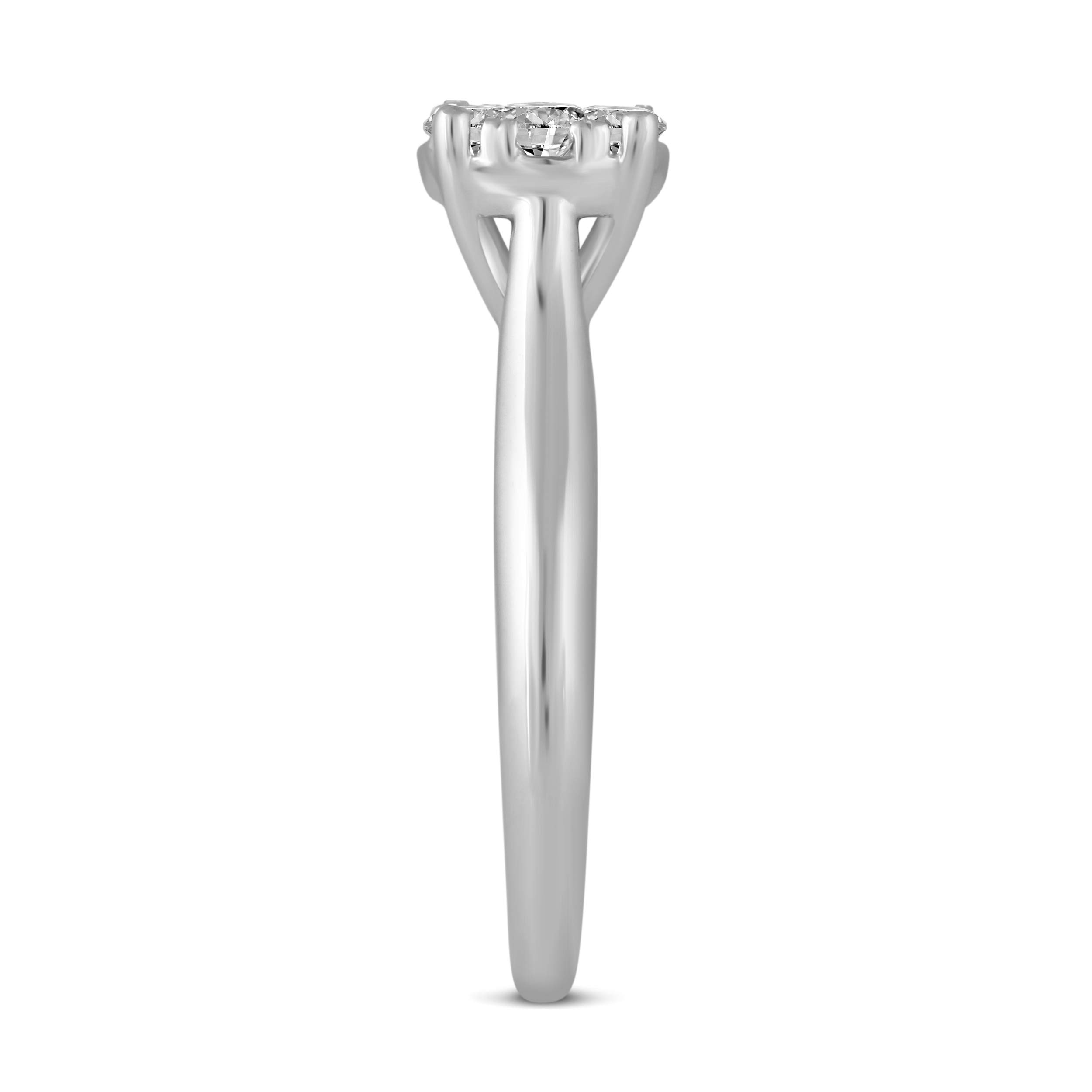 Fifth and Fine 1/2Cttw to 1.00Cttw Natural Diamond Cluster Solitaire Ring Set in Sterling Silver (6, .50)