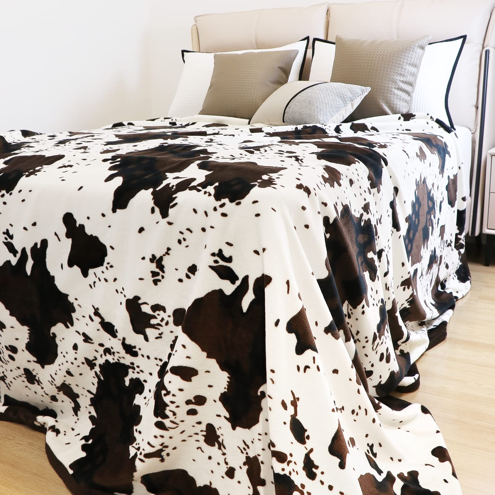Flannel Fleece Cow Print Blanket King Size, Super Soft Cozy Plush Cow Blankets, Lightweight Microfiber Cow Print Throw Blanket for Couch Sofa Bed 90"x108"