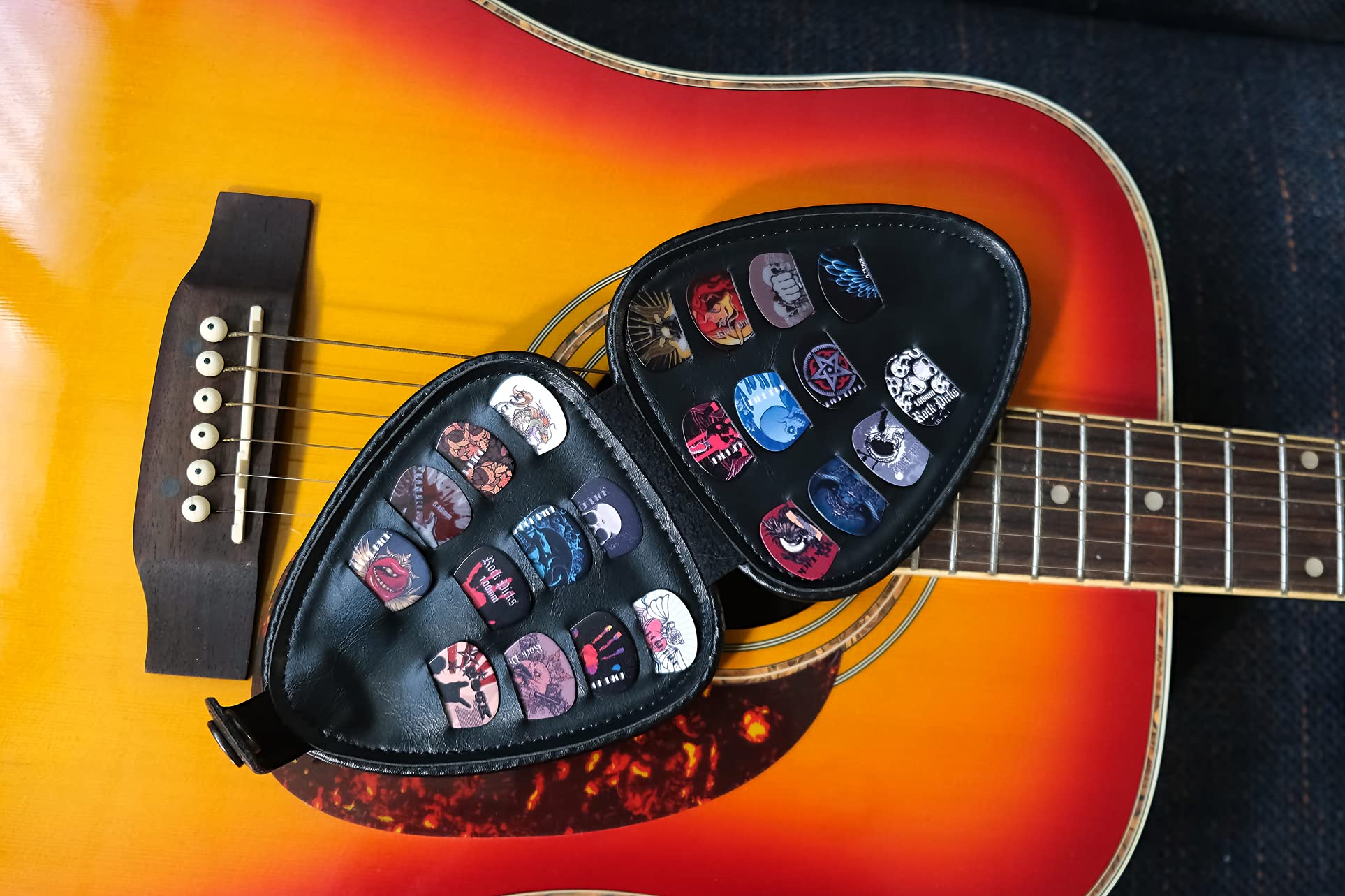 Guitar Pick Holder Case Bag with 22 guitar picks, High-grade pure leather, Gift for Guitar Players (black)