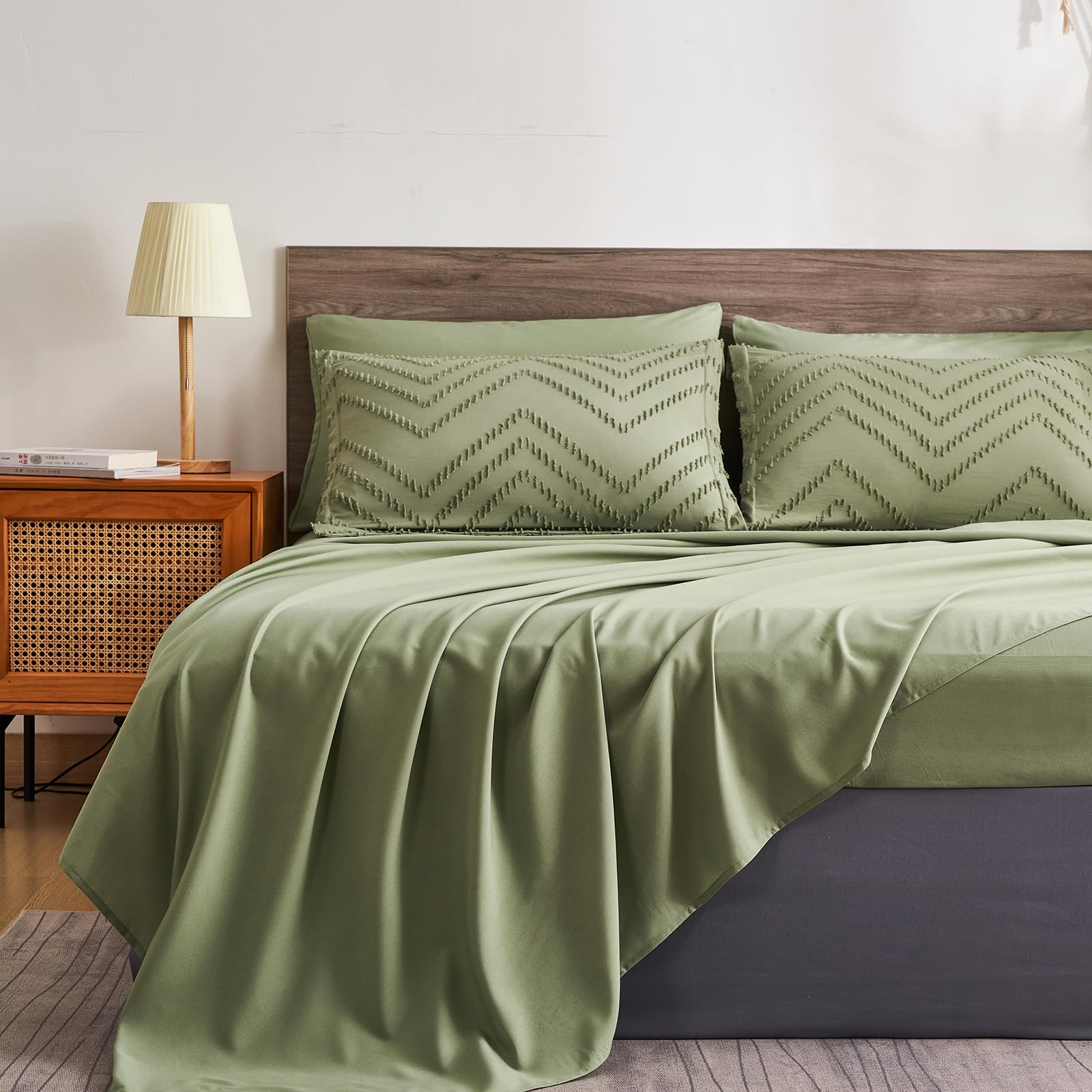 FLYMME Sage Green Queen Comforter Set with Sheets,Tufted Bed in a Bag 7 Pieces, Chevron Boho Shabby Chic Farmhouse Bedding Set,Soft Microfiber Comforter for ALL Season(Sage Green,90”*90”)