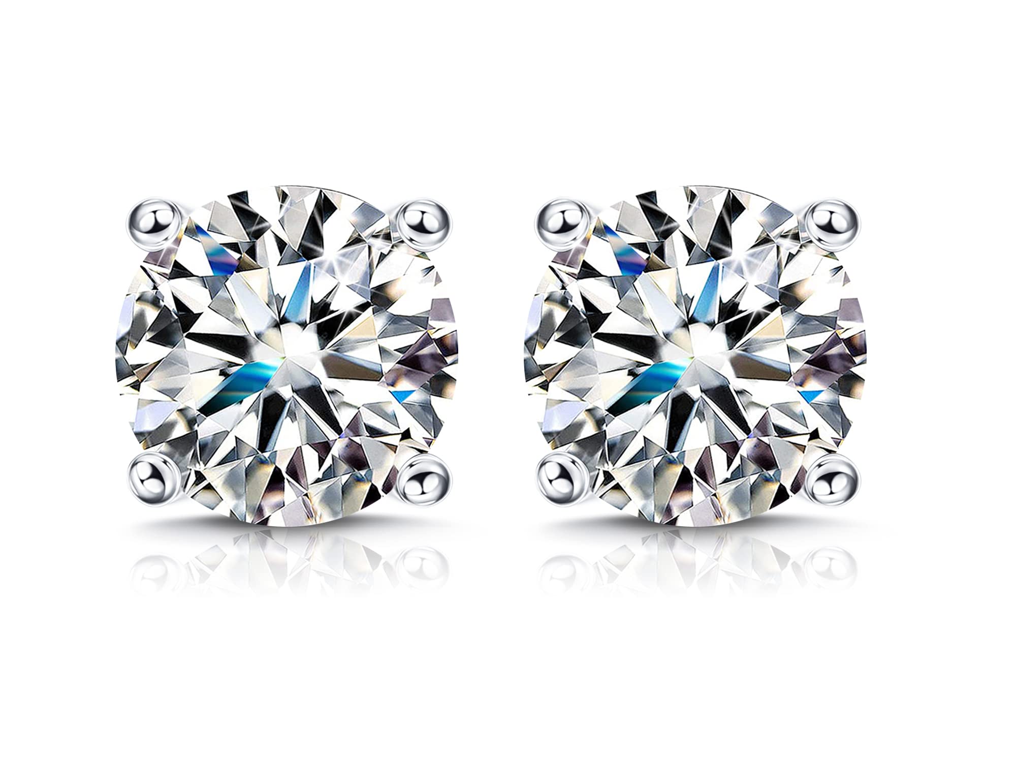 GEMQUEEN Moissanite Stud Earrings Brilliant Round Cut D Color VVS1 Clarity Lab Created Diamond Earrings 18K White Gold Plated Hypoallergenic Sterling Silver Moissanite Stud Earrings with Silicone Back