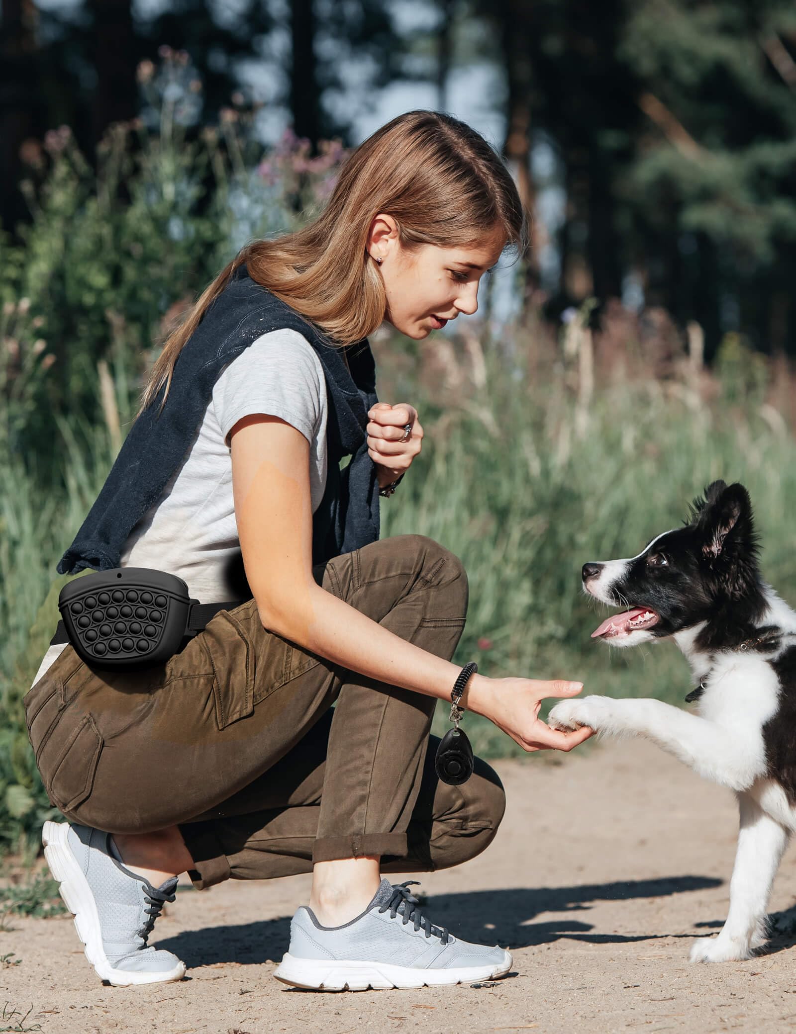 Gobeigo Dog Treat Pouch with Training Clicker 2.0-Upgrade Stronger Magnetic Closure to Avoid Spilling, 1.67 Cup Silicone Treat Bag Fanny Pack with Waist Belt for Pet Training Walking (Black)