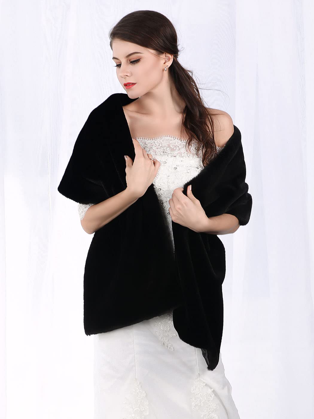 GORAIS Women's Wedding Faux Fur Shawls and Wraps Long Bridal Fur Scarf Stoles with Brooch for Bride and Bridesmaids (Black)