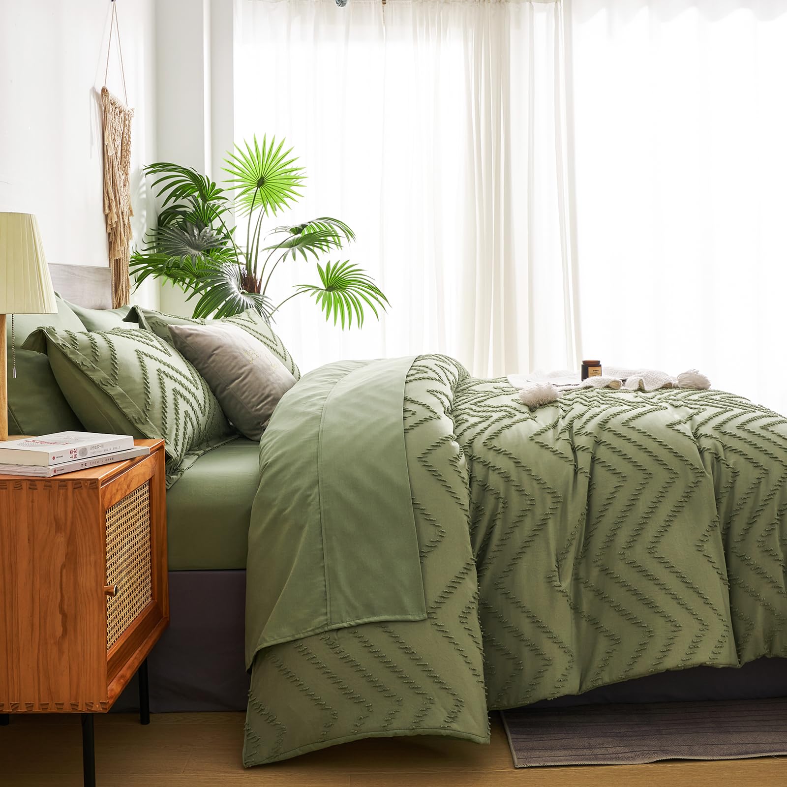 FLYMME Sage Green Queen Comforter Set with Sheets,Tufted Bed in a Bag 7 Pieces, Chevron Boho Shabby Chic Farmhouse Bedding Set,Soft Microfiber Comforter for ALL Season(Sage Green,90”*90”)