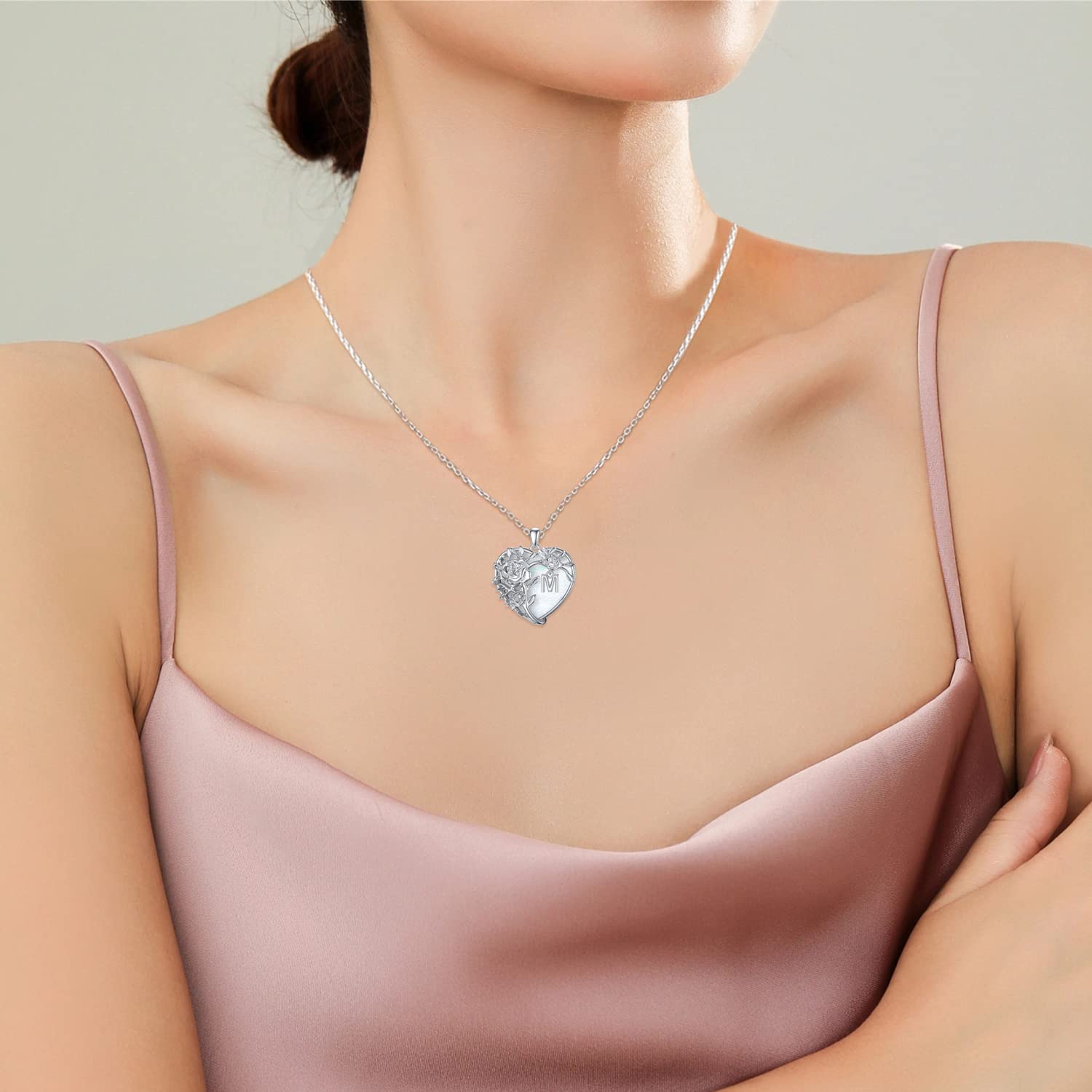 iiw Mom Sterling Silver Initial Letter Pendant Necklace