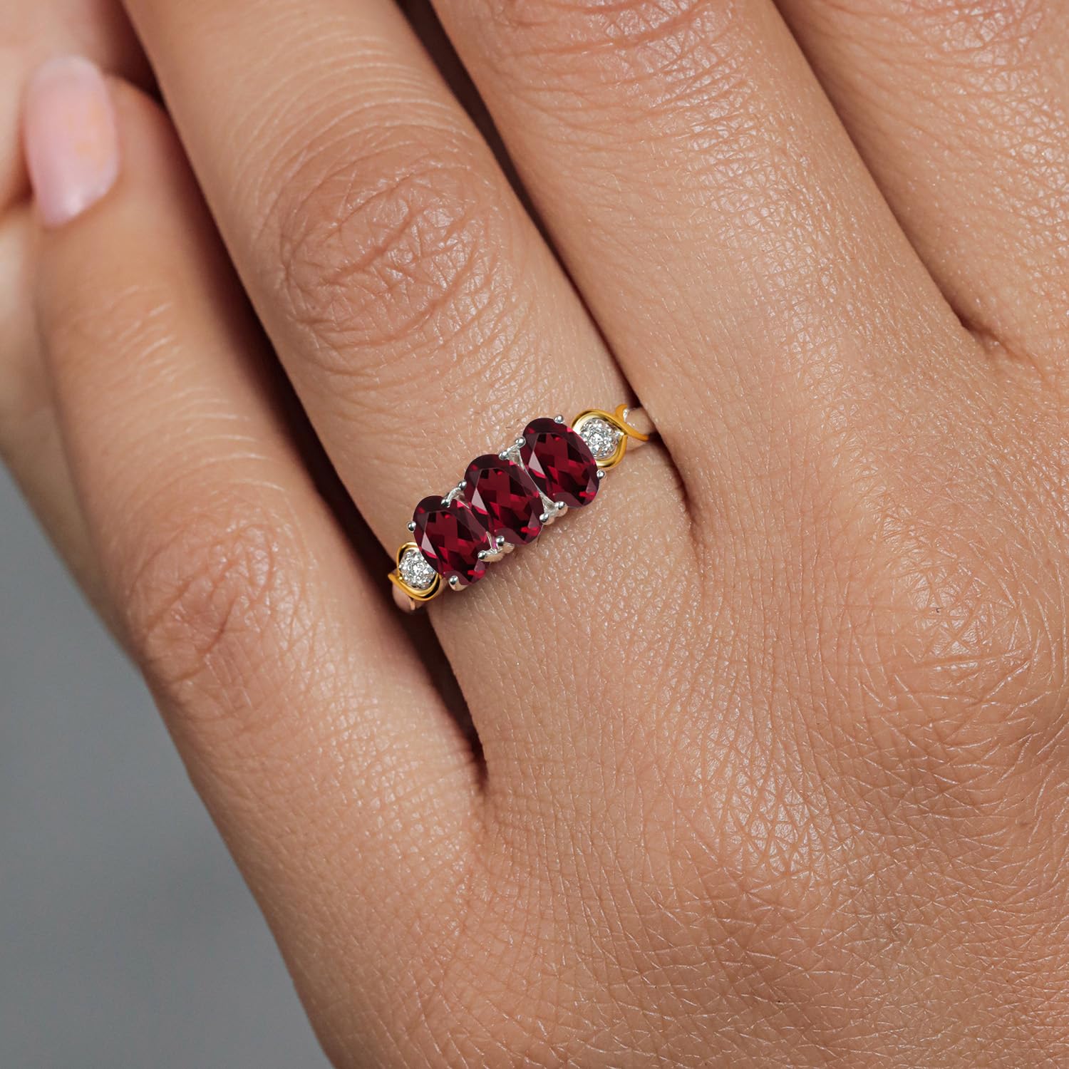 Gem Stone King 925 Silver and 10K Yellow Gold Oval Red Rhodolite Garnet and White Lab Grown Diamond Ring For Women (1.52 Cttw, Gemstone Birthstone, Available In Size 5, 6, 7, 8, 9)