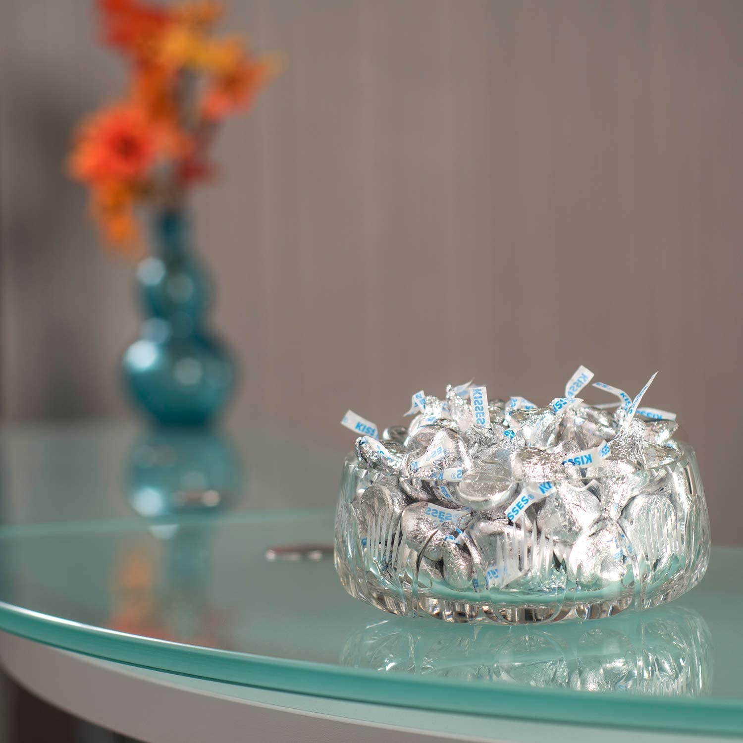 Hershey's Kisses Milk Chocolate Candy in Silver Foils β 280 Pieces (3 Pounds) Bulk Party Pack Individually Wrapped