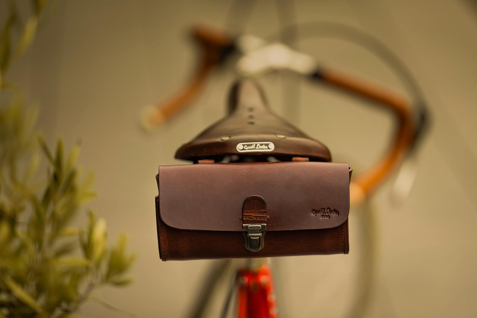 Gusti Bike bags Leather-Raymond P. saddlebag vintage for Brooks saddles theft-proof Brown leather