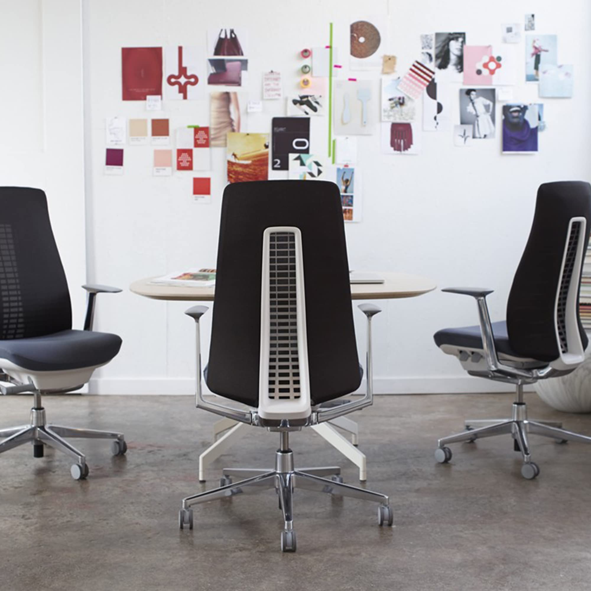 Haworth Fern Office Chair β Ergonomic and Stylish Desk Chair with Breathable Mesh Finish - Without Lumbar Support (Coal)