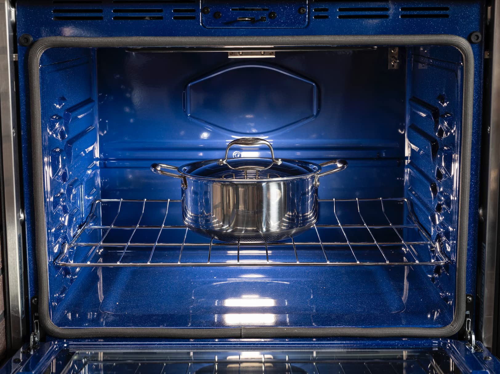 HexClad Hybrid Nonstick Dutch Oven, 5-Quart, Stainless Steel Lid, Dishwasher and Oven Safe, Induction Ready, Compatible with All Cooktops