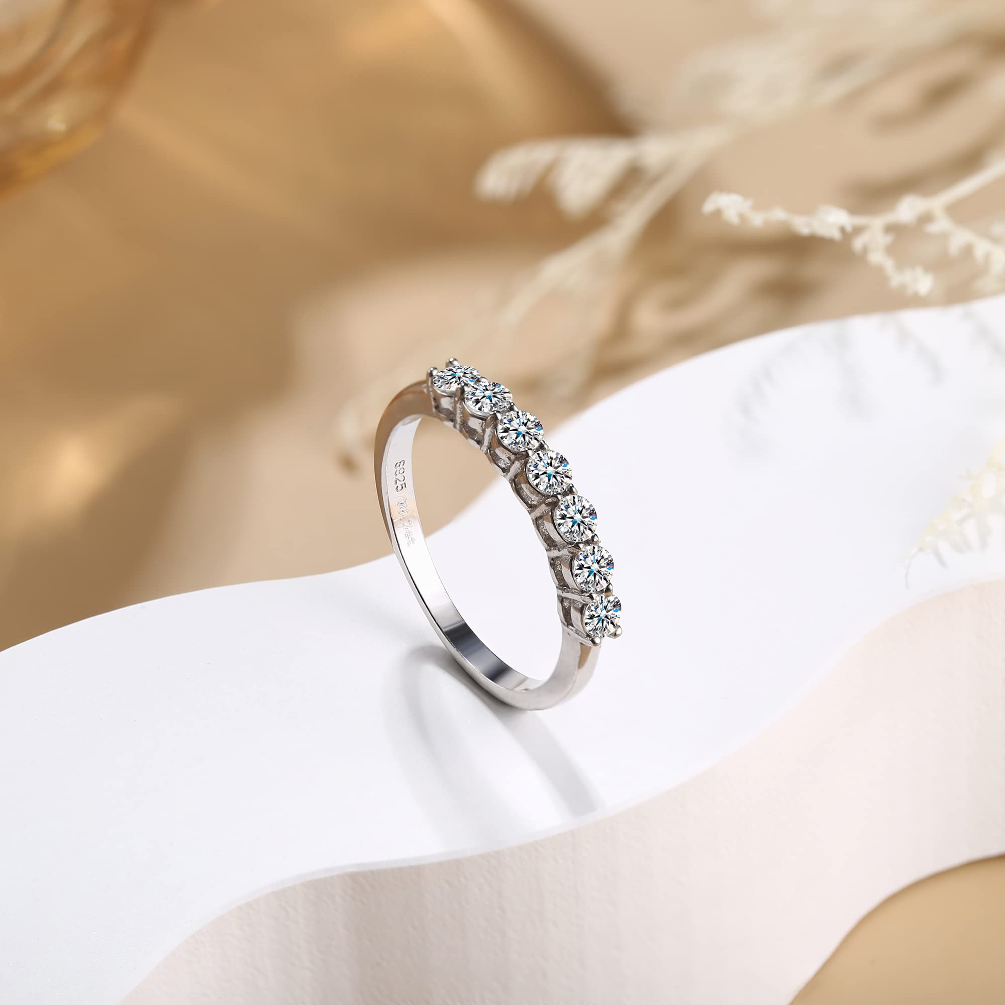 GEMQUEEN Moissanite Wedding Band Rings 925 Sterling Silver Rings 18K White Gold Plated 0.7ct D Color VVS1 Lab Created Diamond Half Eternity Band Rings Stackable Engagement Rings for Women Size 7