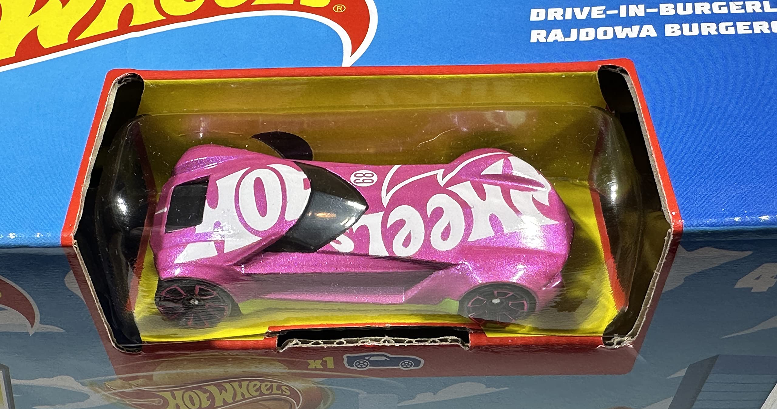 Hot Wheels 2023 - Downtown Burger Drive-Thru - City - Connectable Playset - Ships Bubble Wrapped in a Box with Fill