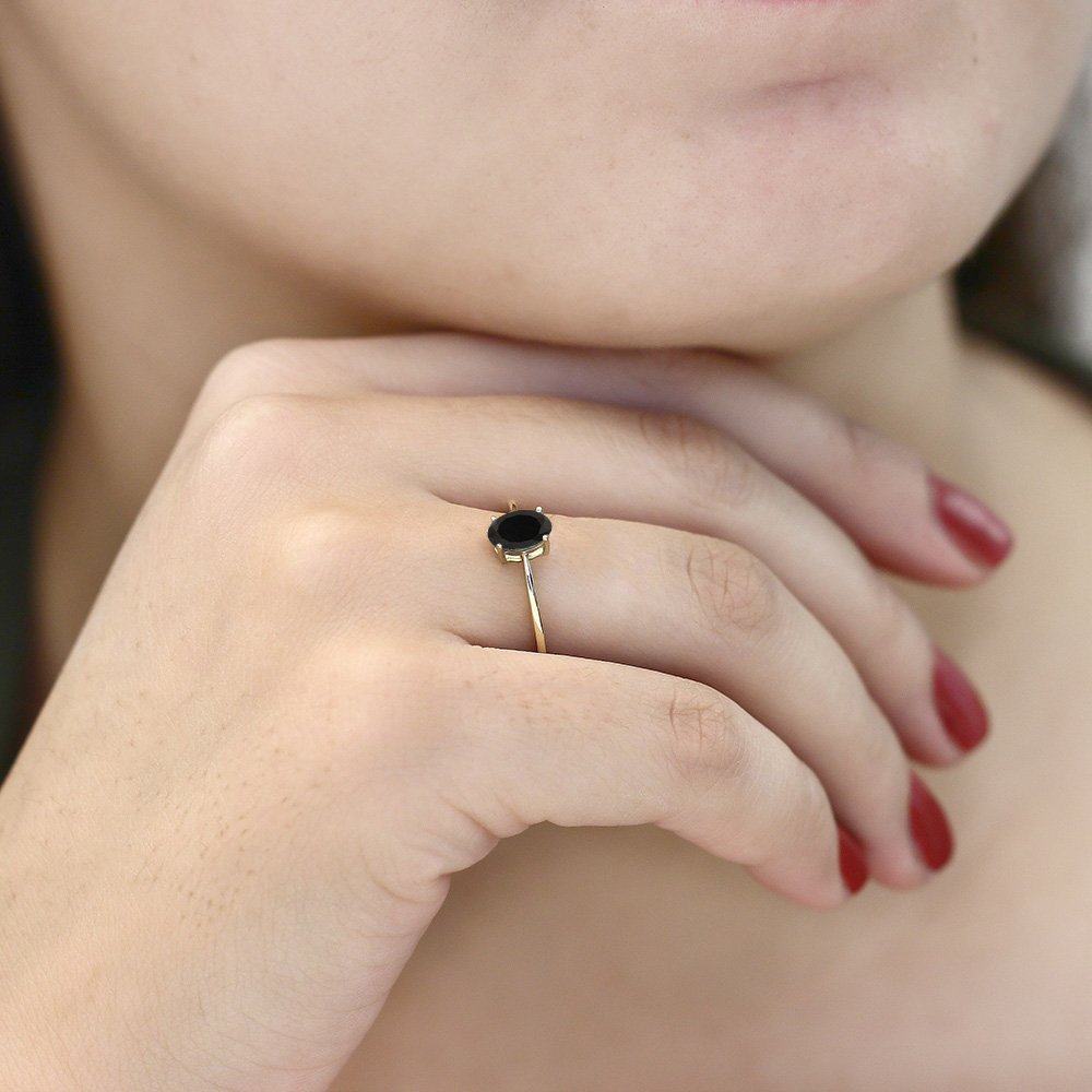Gem Stone King 10K Yellow Gold Black Onyx Solitaire Engagement Ring For Women (0.80 Cttw, Oval 7X5MM, Gemstone December Birthstone, Size 9)