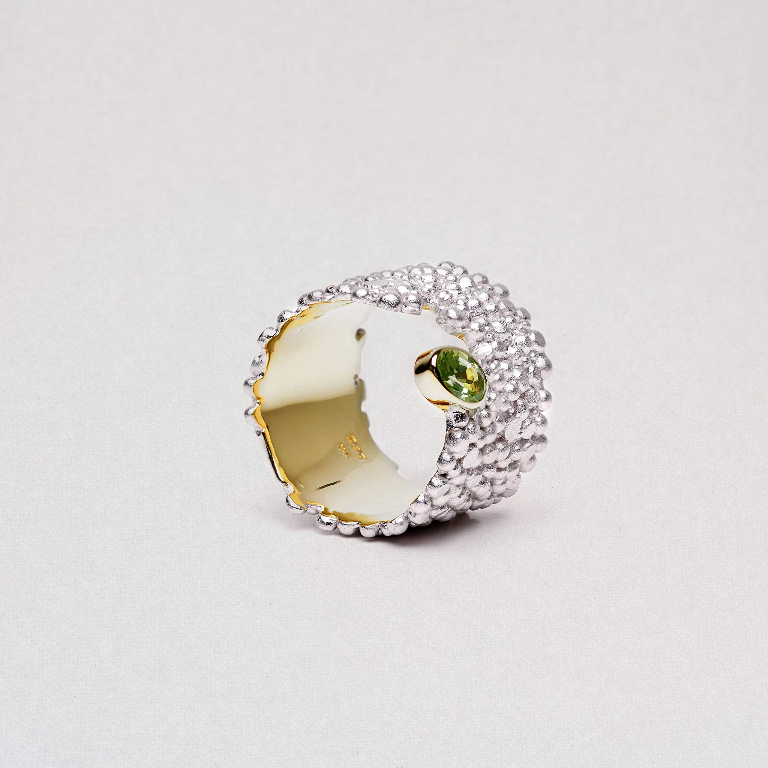 german kabirski 0.50 Carat Green Peridot Handmade Barrel Ring in 925 Sterling Silver with Gold and White Rhodium Plating Size 8