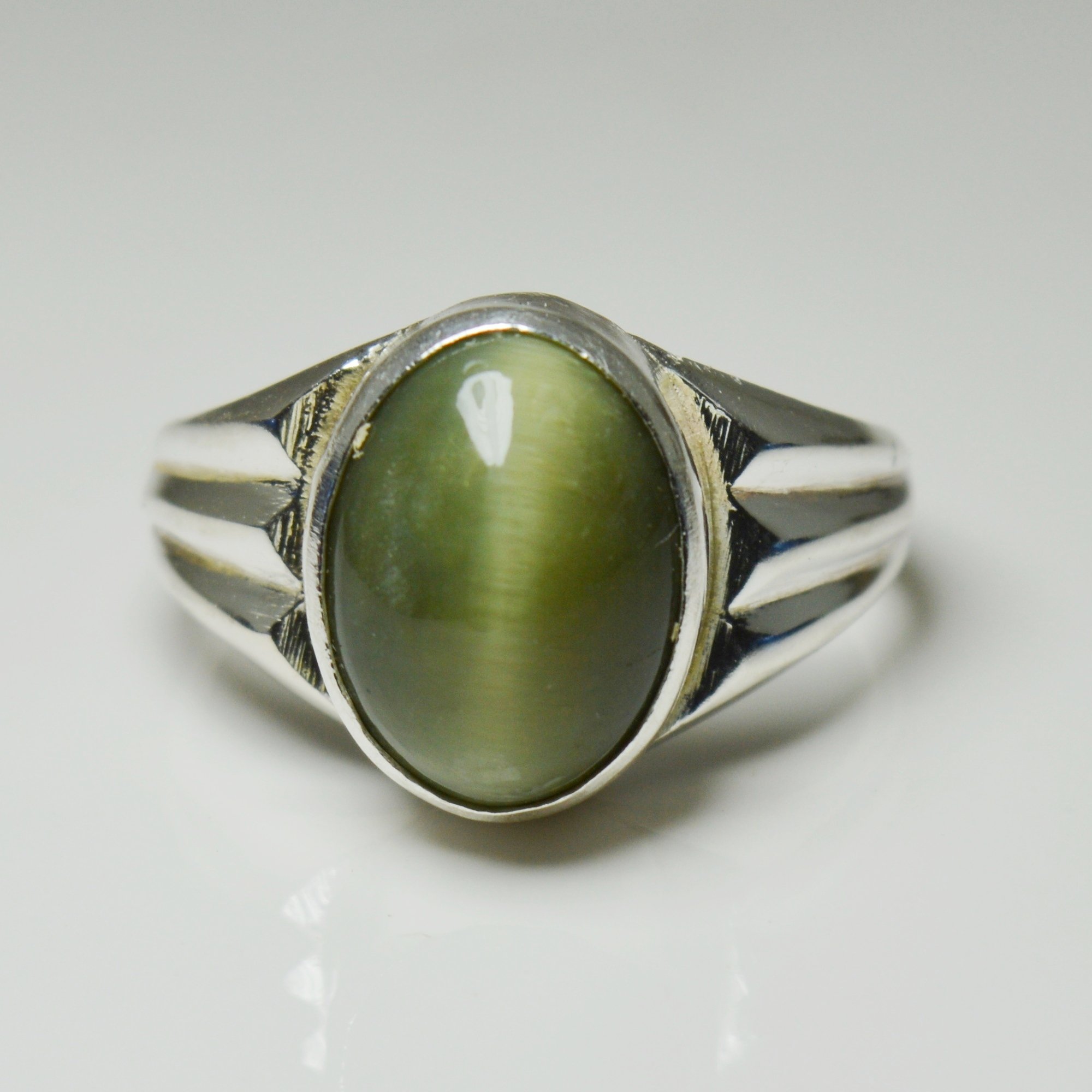 Gemsonclick Handmade Ring Sterling Silver Natural Cats Eye Oval Shape Green Color Chakra Healing Bithstone Rings Bezel Setting in Size 9 for Women, Girls and Ladies